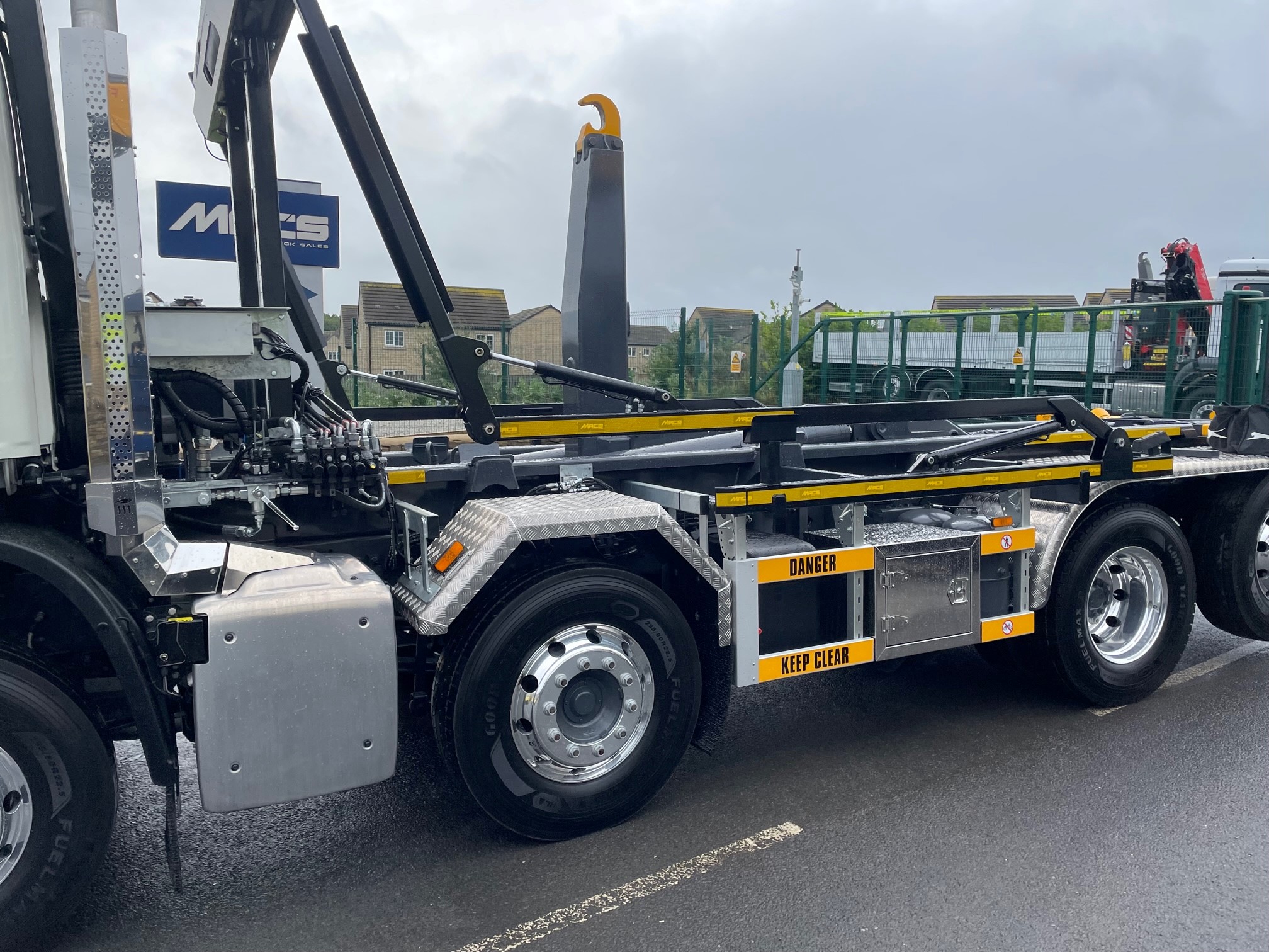 DAF (2023) 8x2 VDL Hookloader at Mac's Truck Sales
