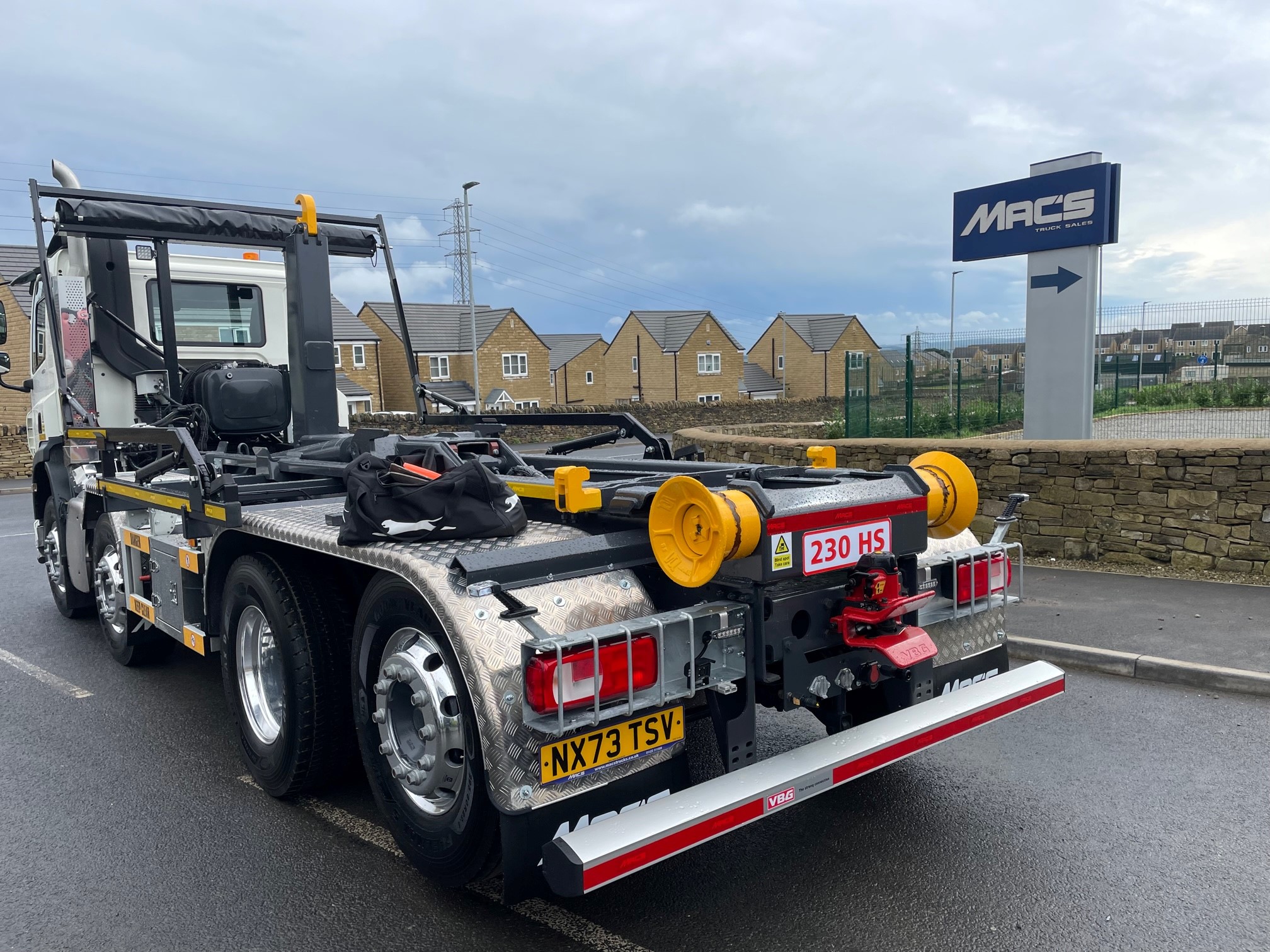 DAF (2023) 8x2 VDL Hookloader at Mac's Truck Sales