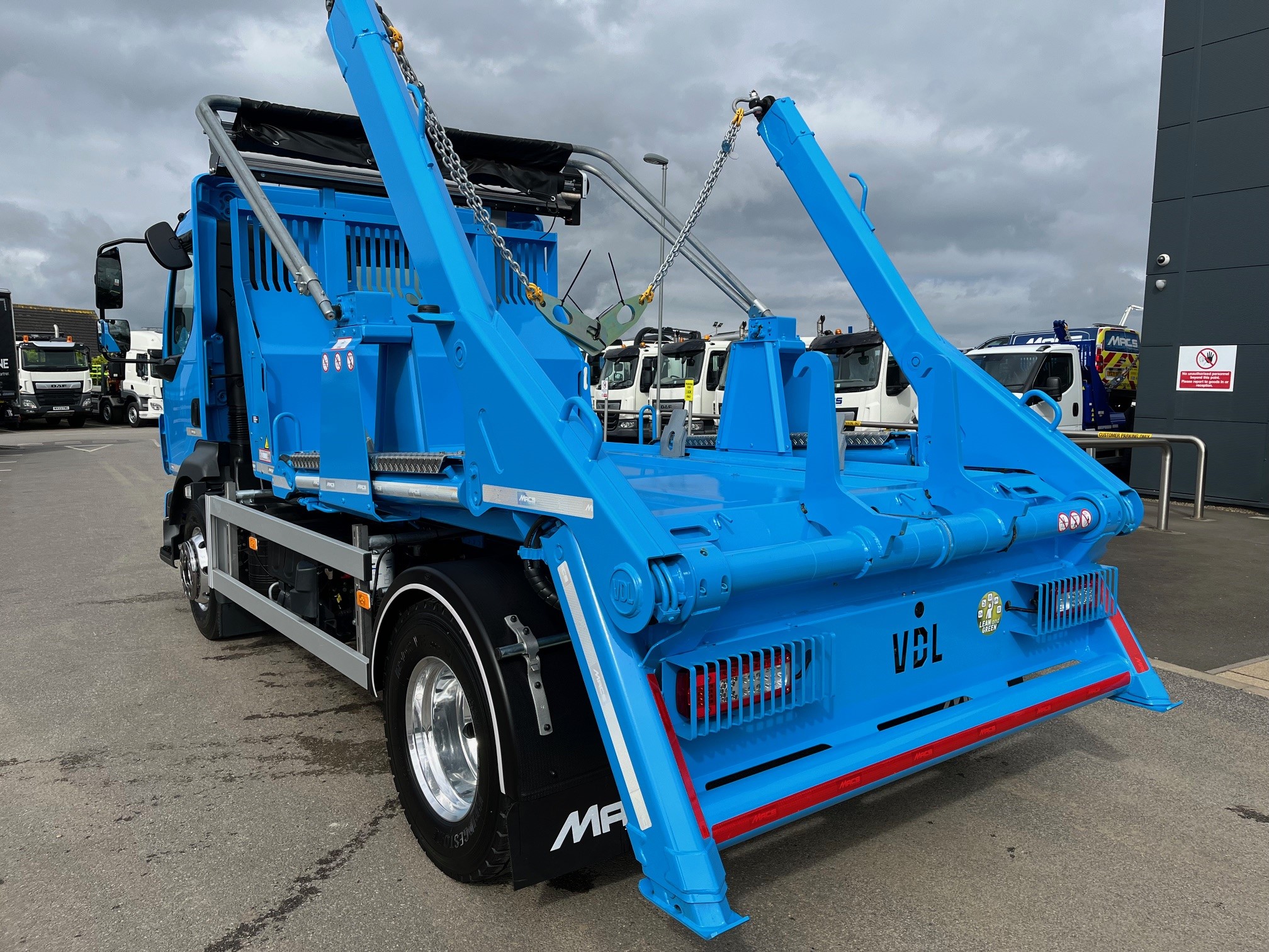 Volvo (2025) 14T VDL Skiploader by Mac's Truck Sales