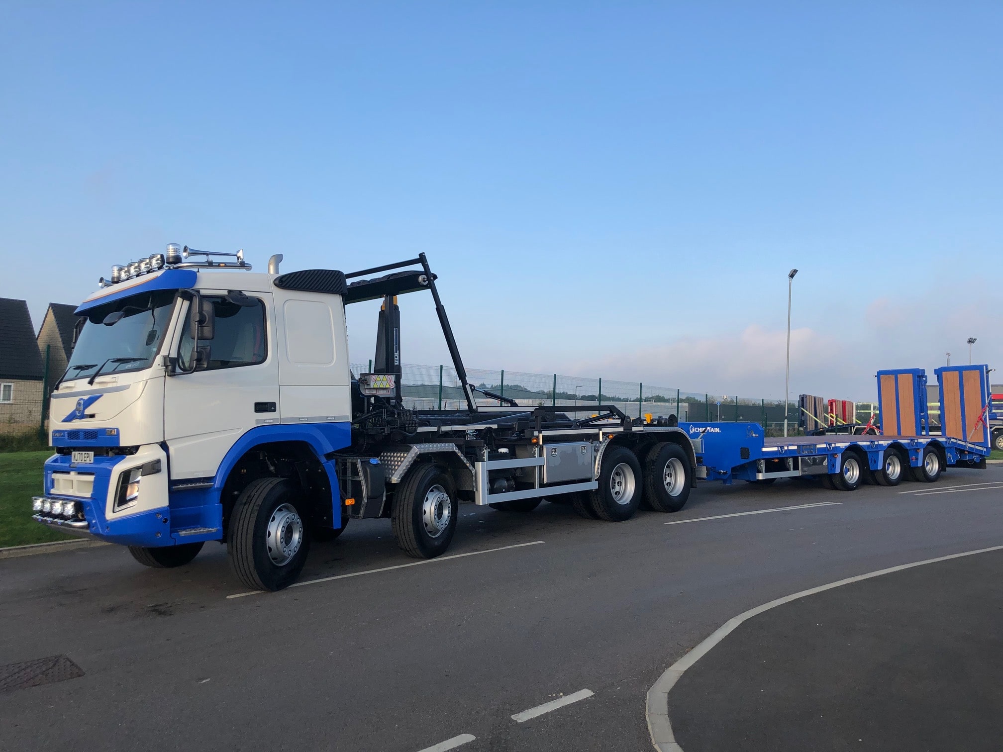 Volvo FMX 500 Sleeper Hookloader With Plant Trailer