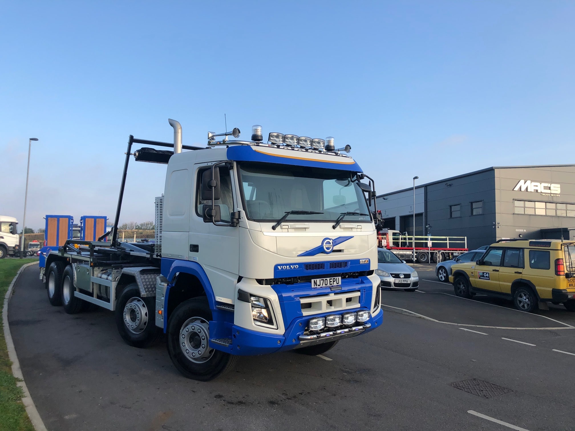 Volvo FMX 500 Sleeper Hookloader With Plant Trailer
