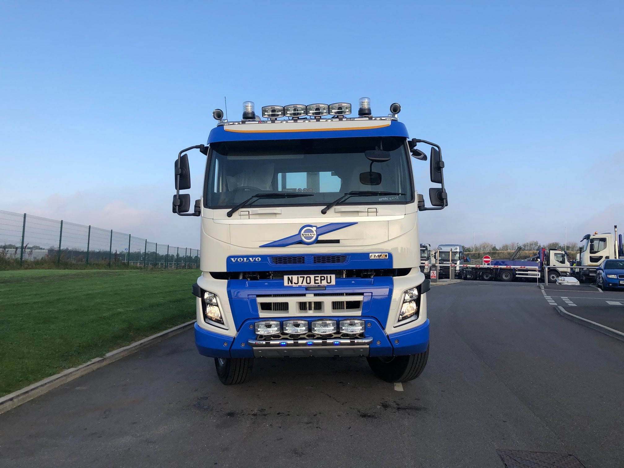 Volvo FMX 500 Sleeper Hookloader With Plant Trailer