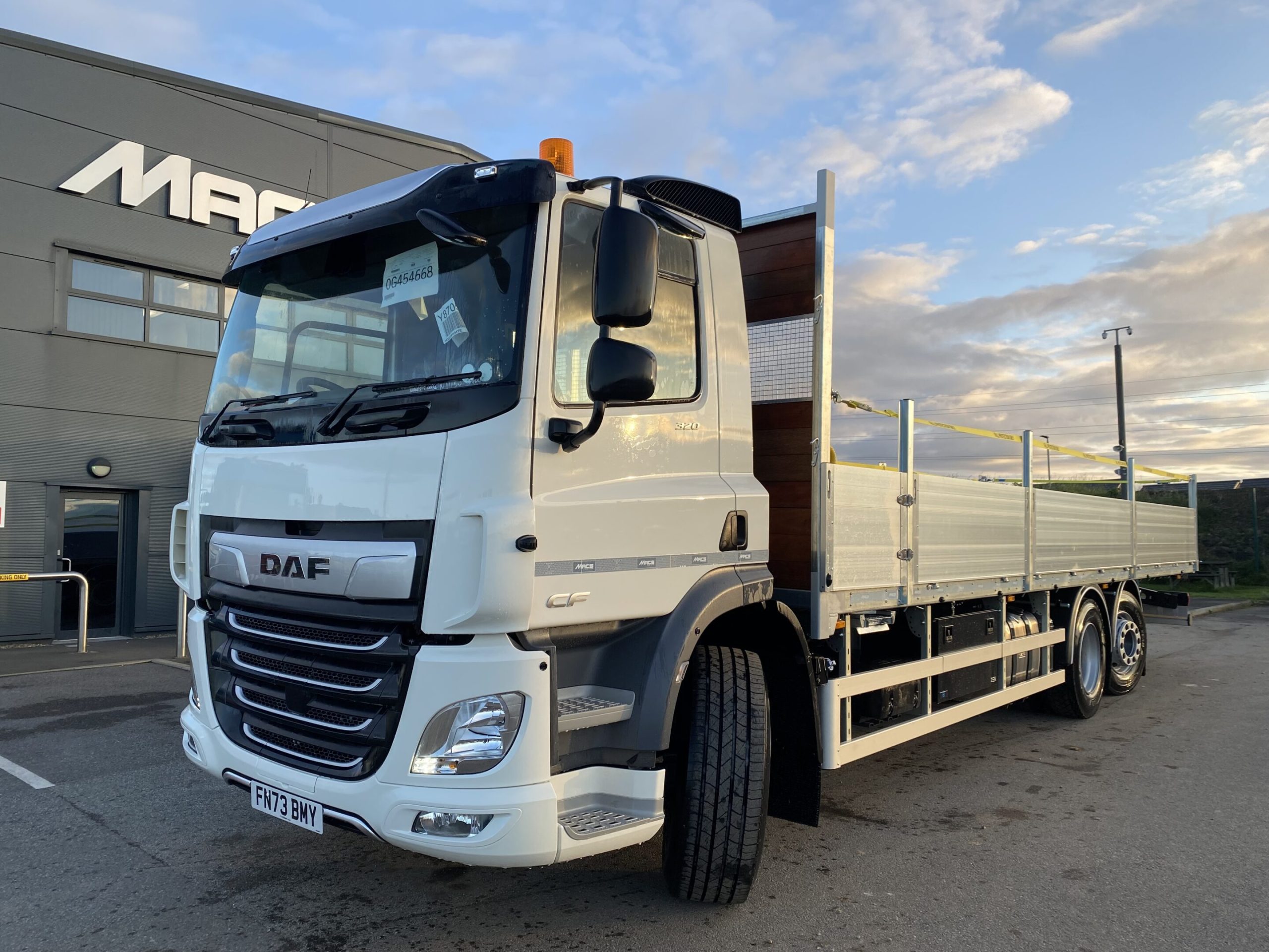 DAF (2025) CF320 DAY CAB SCAFFOLDERS FLAT