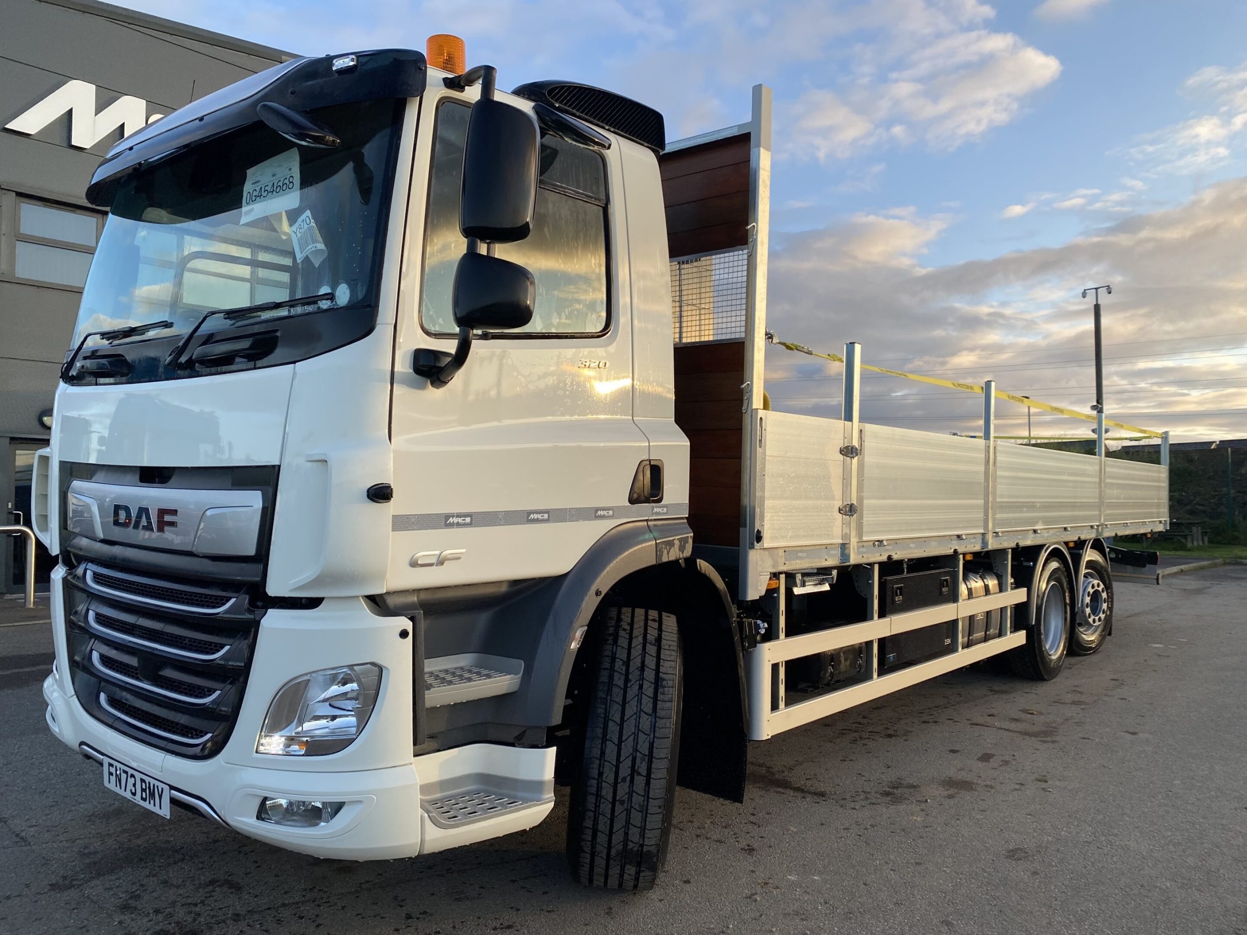 DAF (2025) CF320 DAY CAB SCAFFOLDERS FLAT