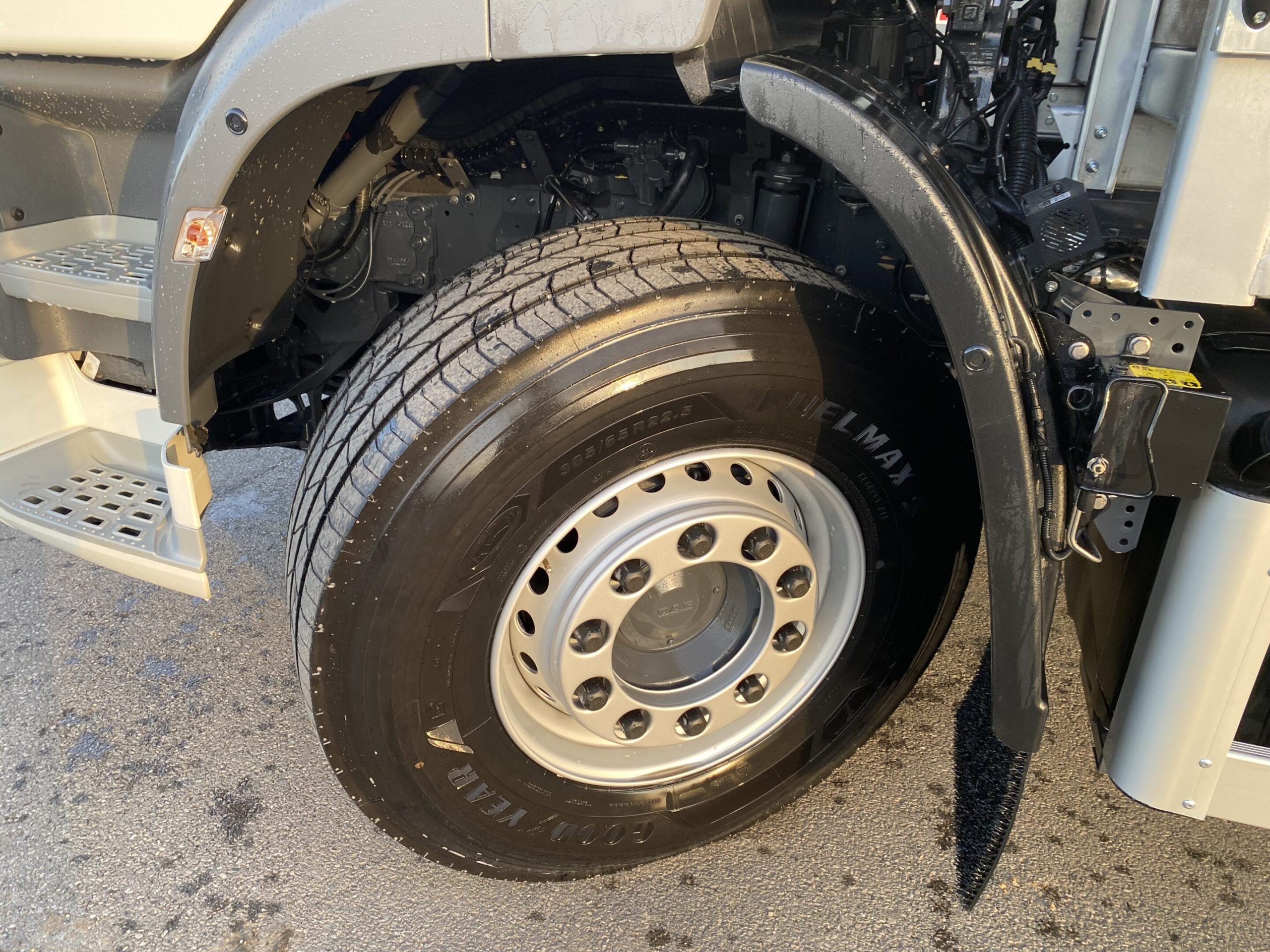 DAF (2025) CF320 DAY CAB SCAFFOLDERS FLAT