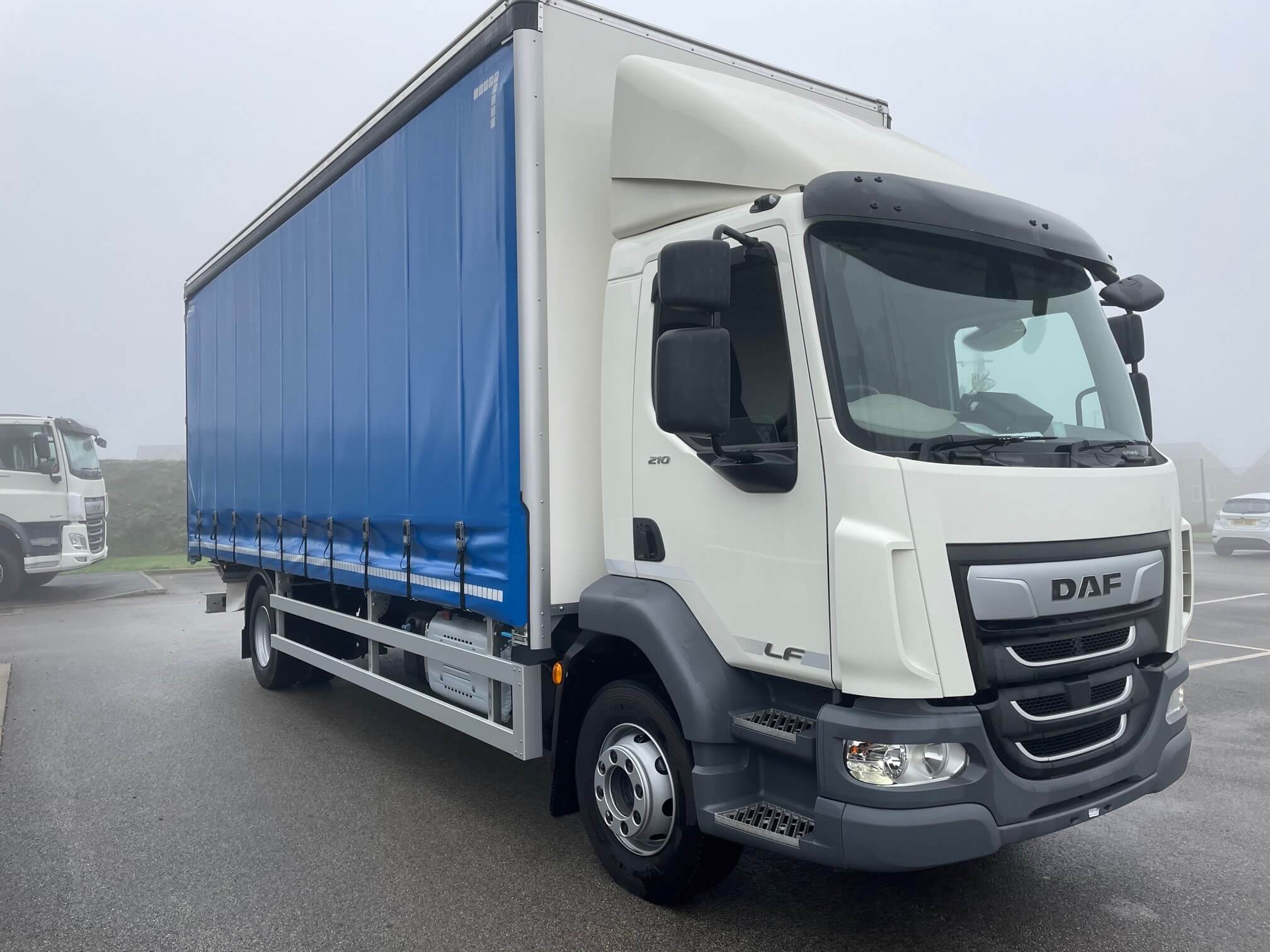DAF (2026) 14/16T Curtainsider With Tail lift