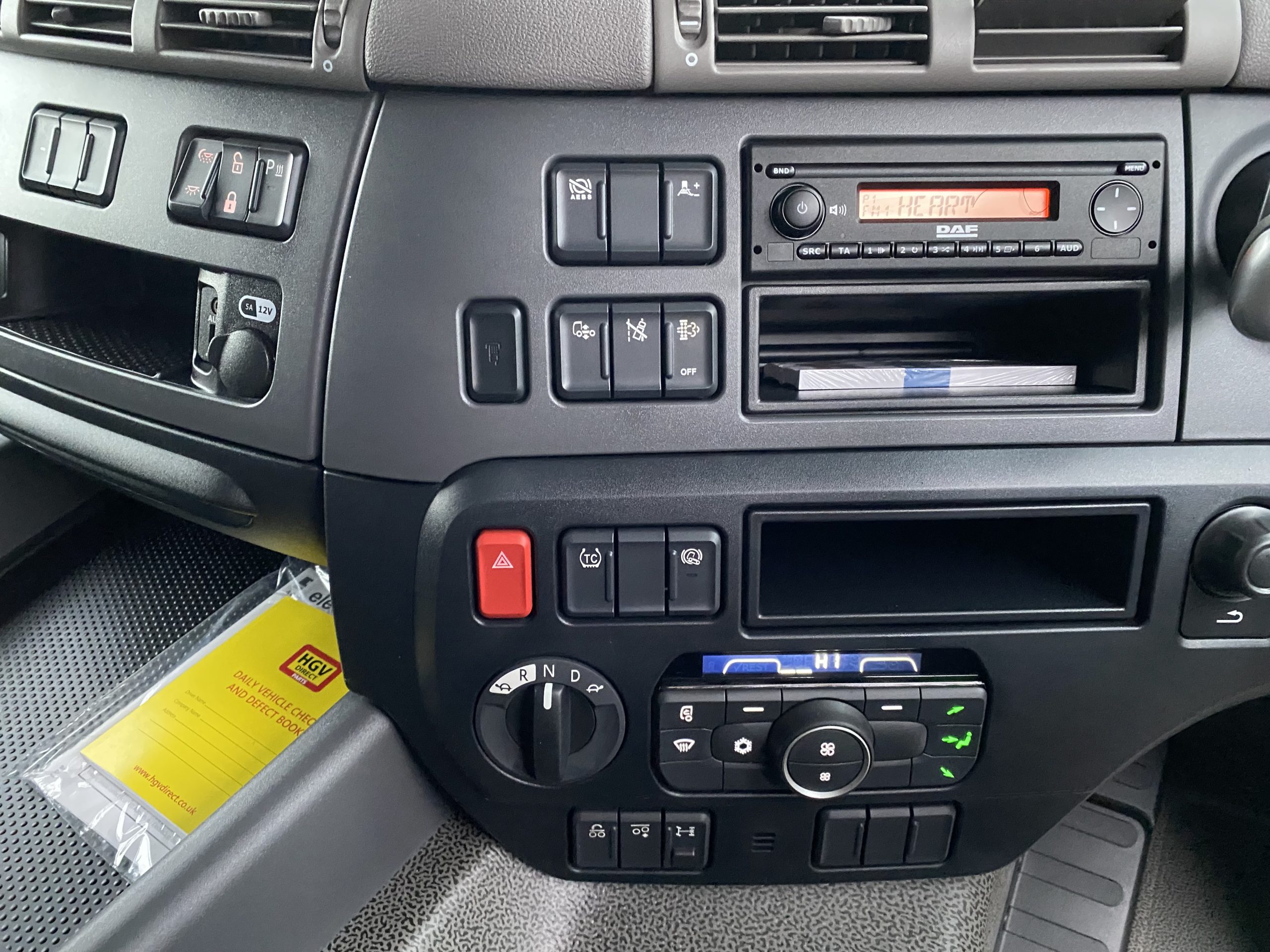 DAF (2025) CF FASSI F305 6x2 Flatbed