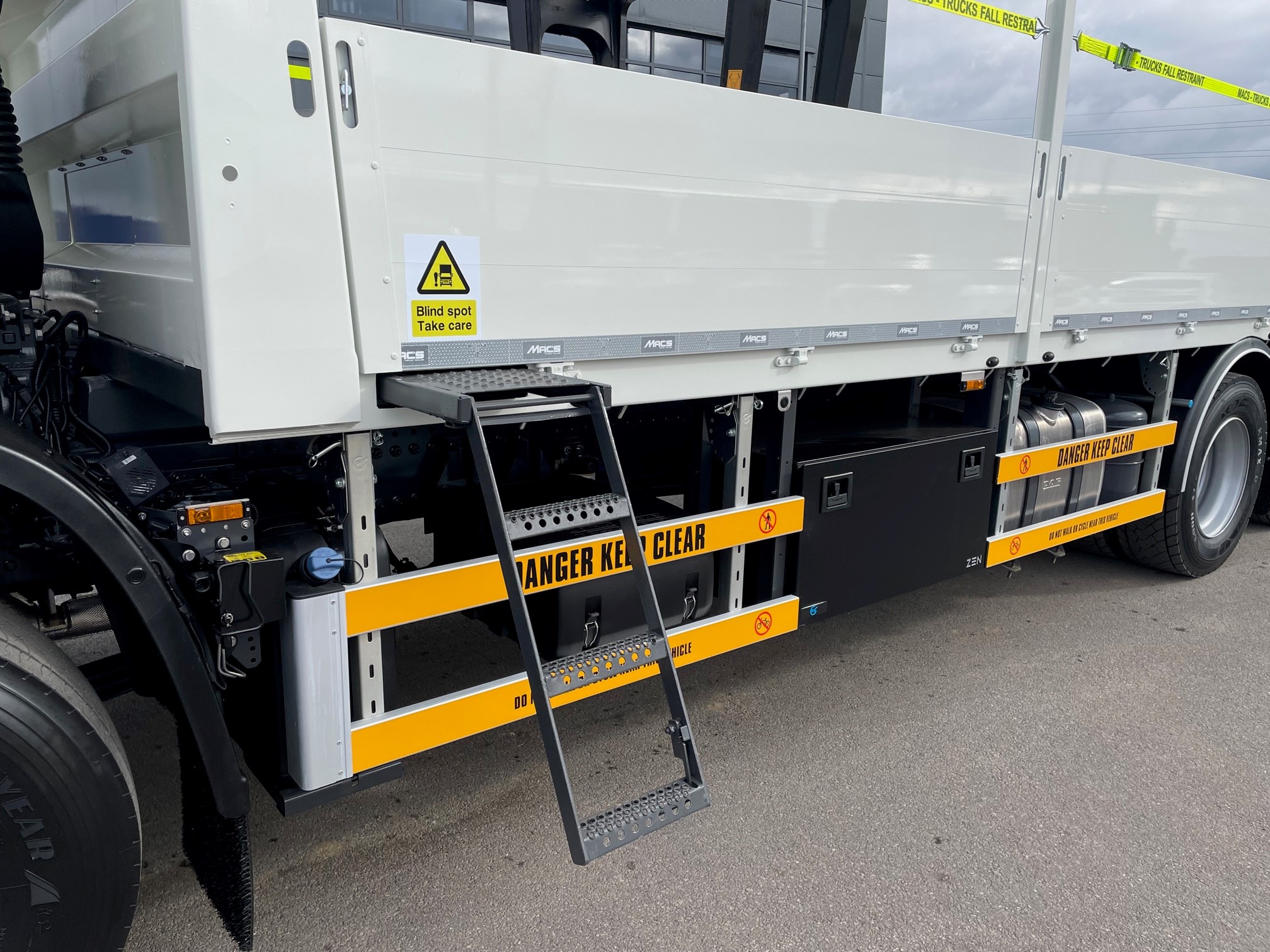 DAF (2025) CF320 6x2 Builders Merchant F155