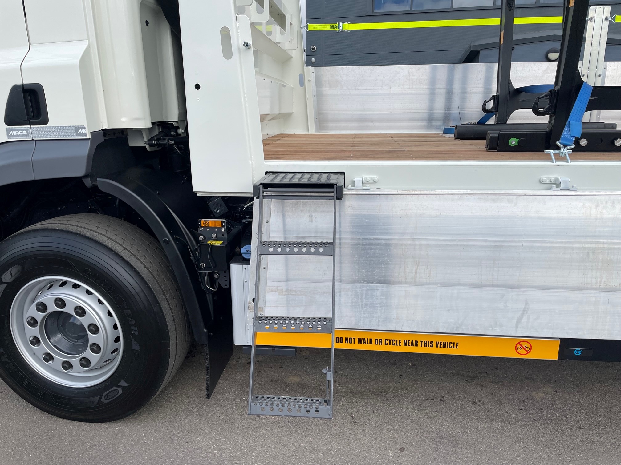 DAF (2025) CF320 6x2 Builders Merchant F155