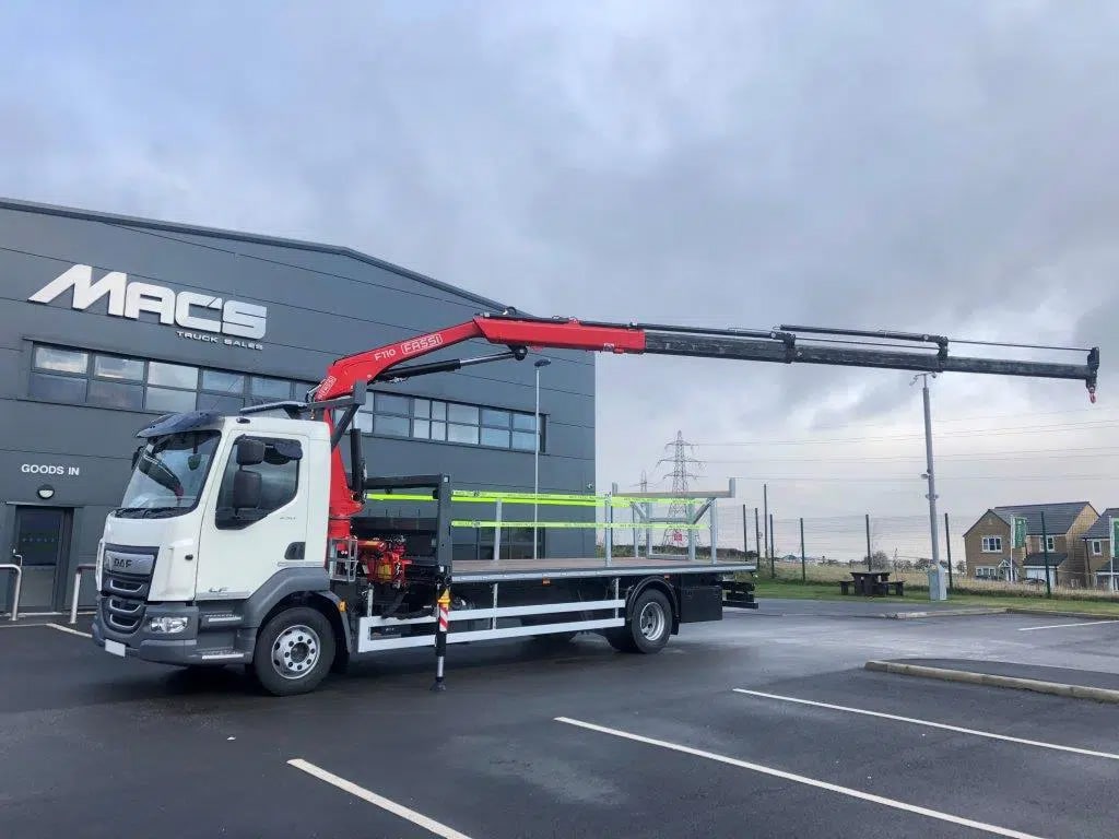 DAF (2025) LF210 4x2 FASSI F110 14/16T Crane Flatbed