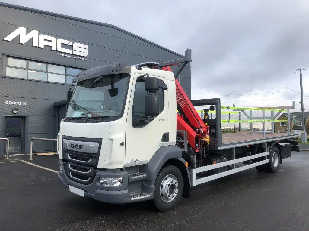 DAF (2025) LF210 4x2 FASSI F110 14/16T Crane Flatbed