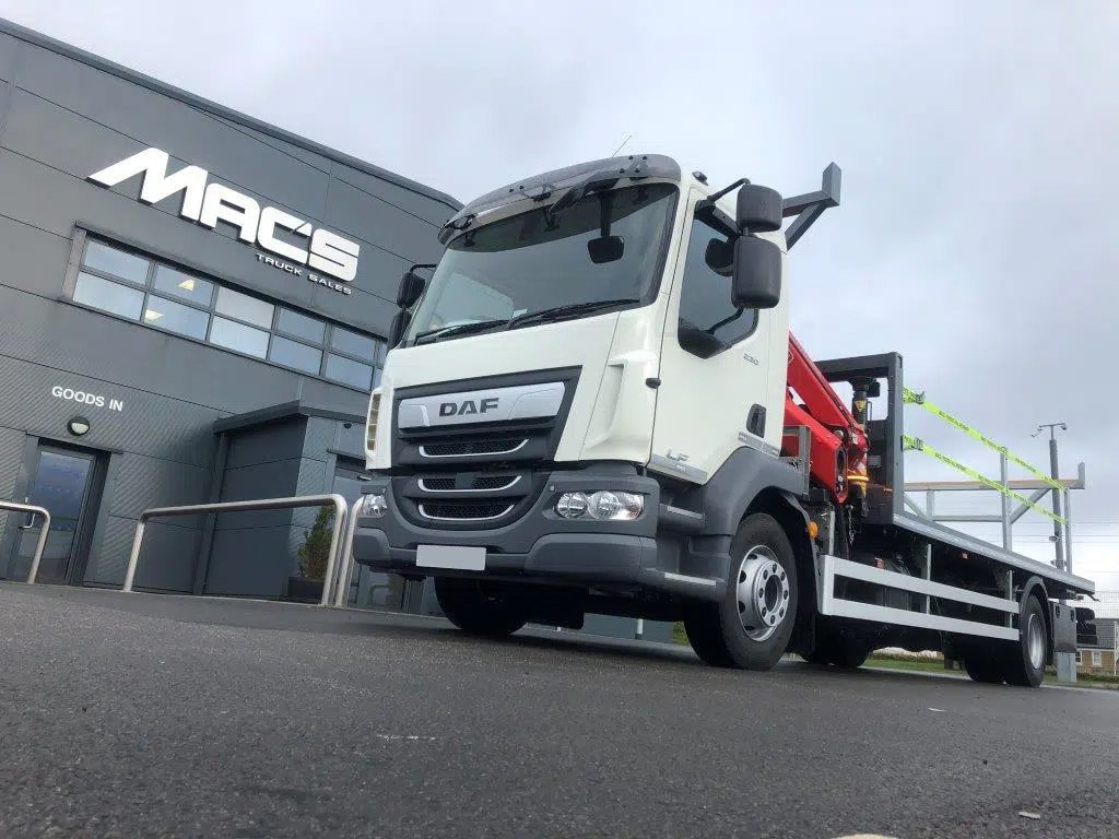 DAF (2025) LF210 4x2 FASSI F110 14/16T Crane Flatbed