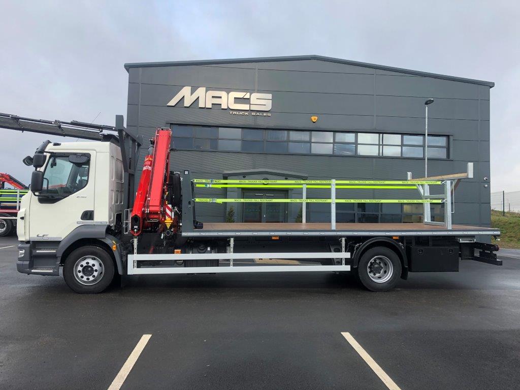 DAF (2025) LF210 4x2 FASSI F110 14/16T Crane Flatbed