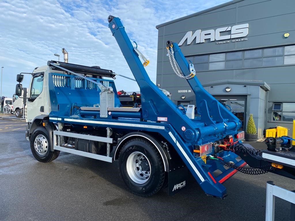 DAF (2026) LF310 4X2 18T SKIP LOADER