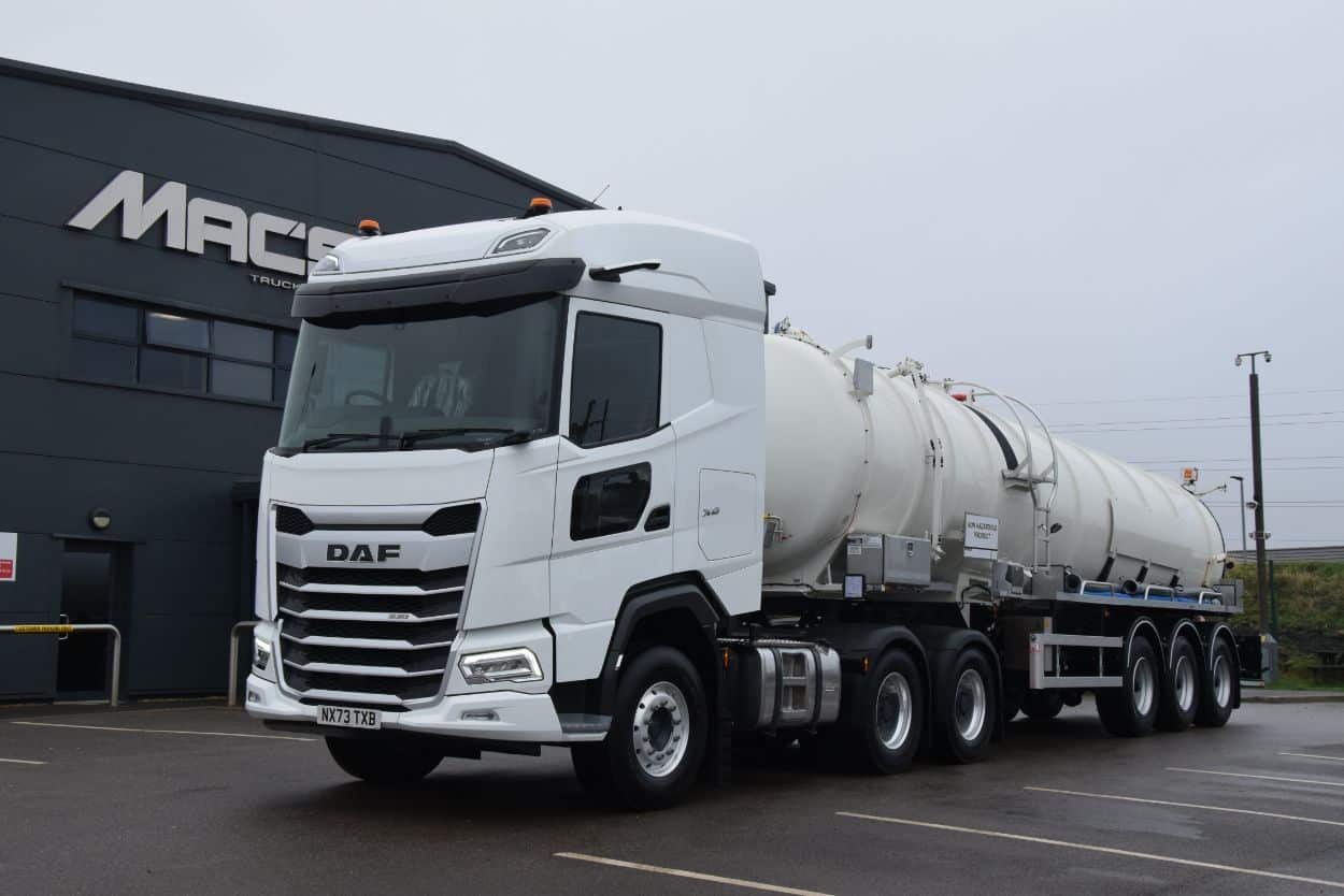 DAF (2026) XG Tractor Unit + Whale Vacuum Tanker Tri Axle