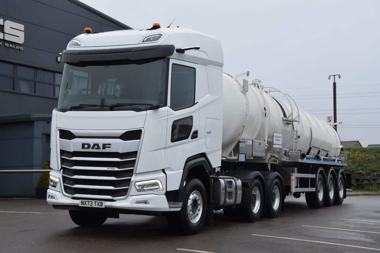 DAF (2026) XG Tractor Unit + Whale Vacuum Tanker Tri Axle