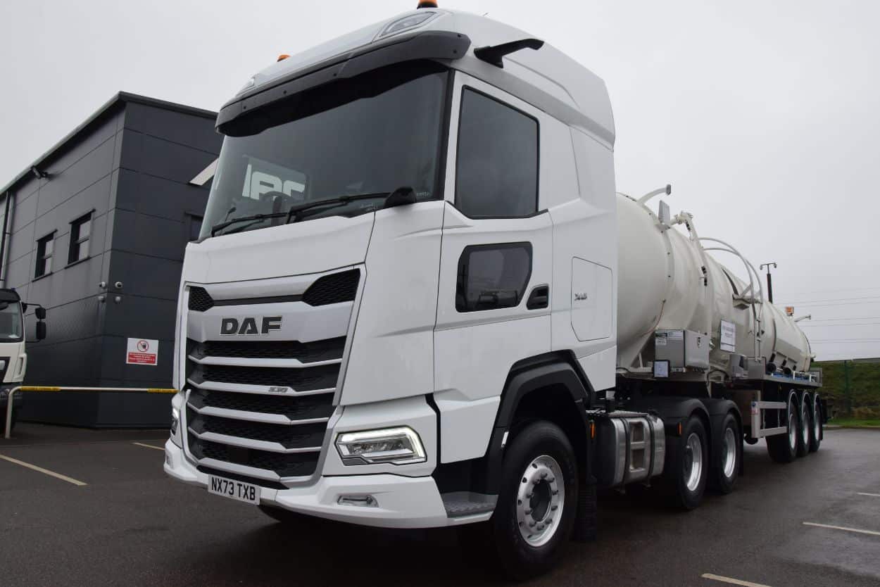 DAF (2025) XG Tractor Unit + Whale Vacuum Tanker Tri Axle
