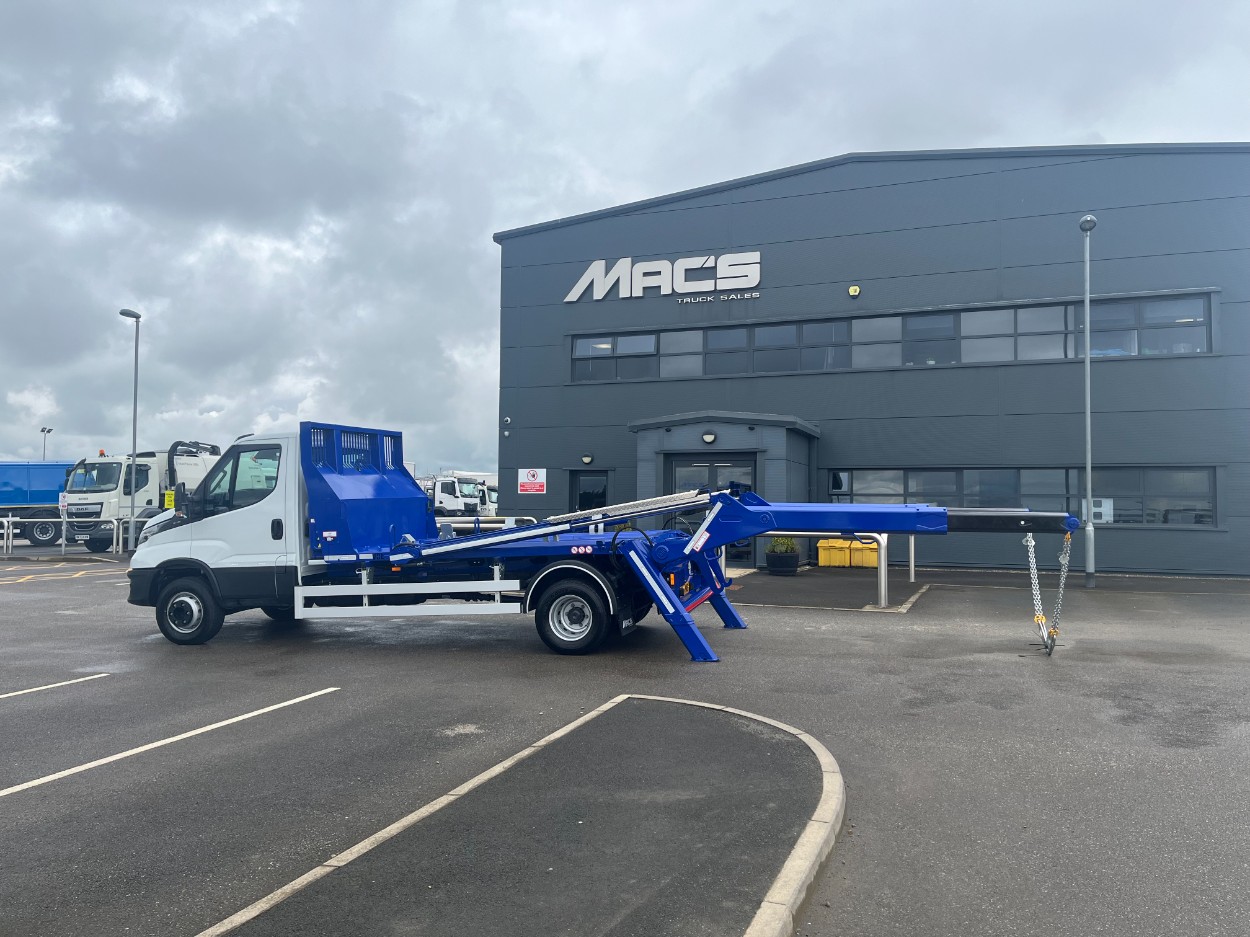 Iveco (2025) 180 4x2 7.2T VDL Skip Loader