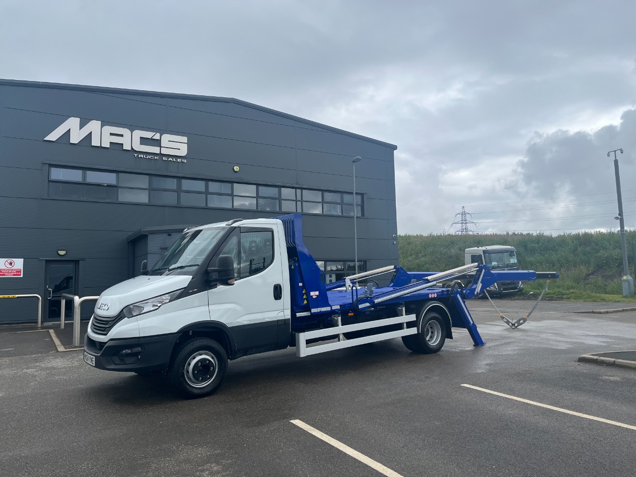 Iveco (2026) 72-180 4x2 7.2T VDL Skip Loader