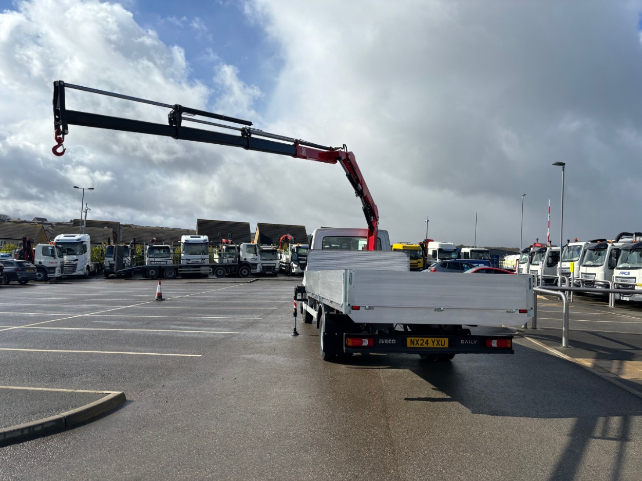 Iveco (2026) 7.2T Flatbed 4x2 FASSI F55 Crane