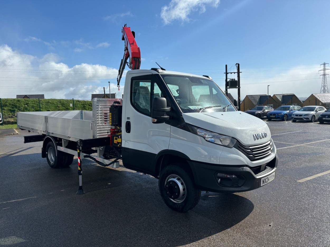 Iveco (2026) 7.2T Flatbed 4x2 FASSI F55 Crane
