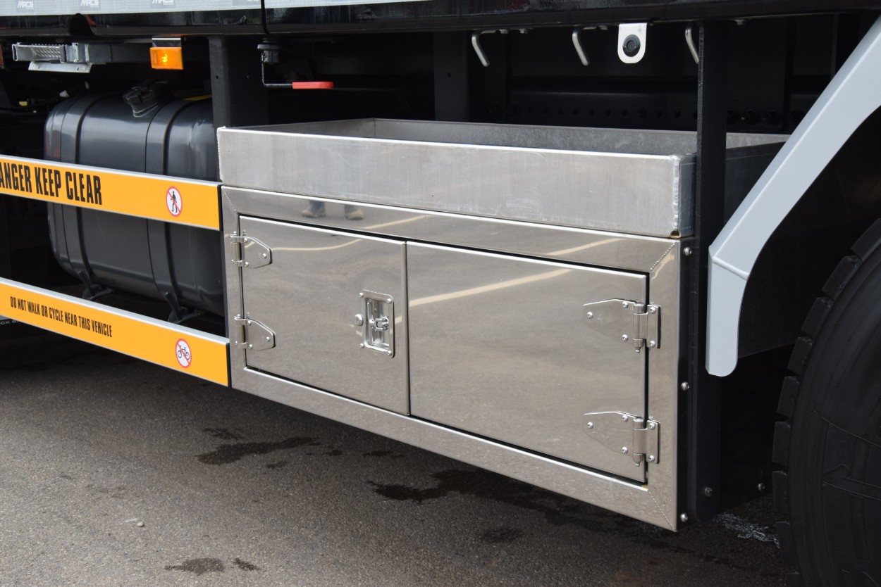 Mercedes (2025) 8x2 F660 Flatbed