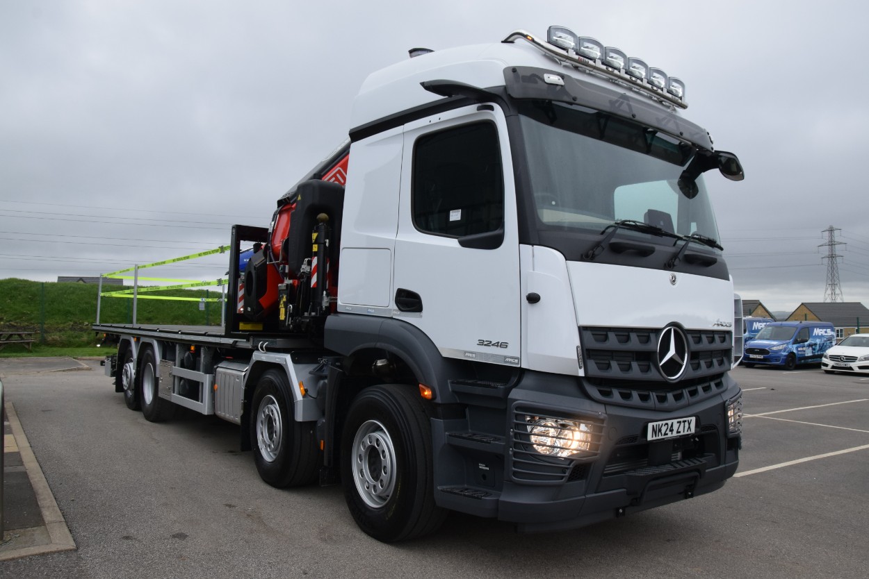 Mercedes (2025) 8x2 F660 Flatbed