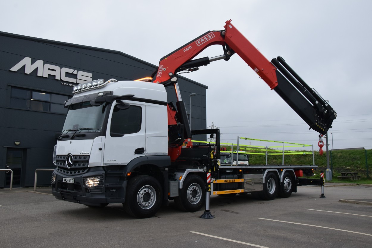 Mercedes (2025) 8x2 F660 Flatbed