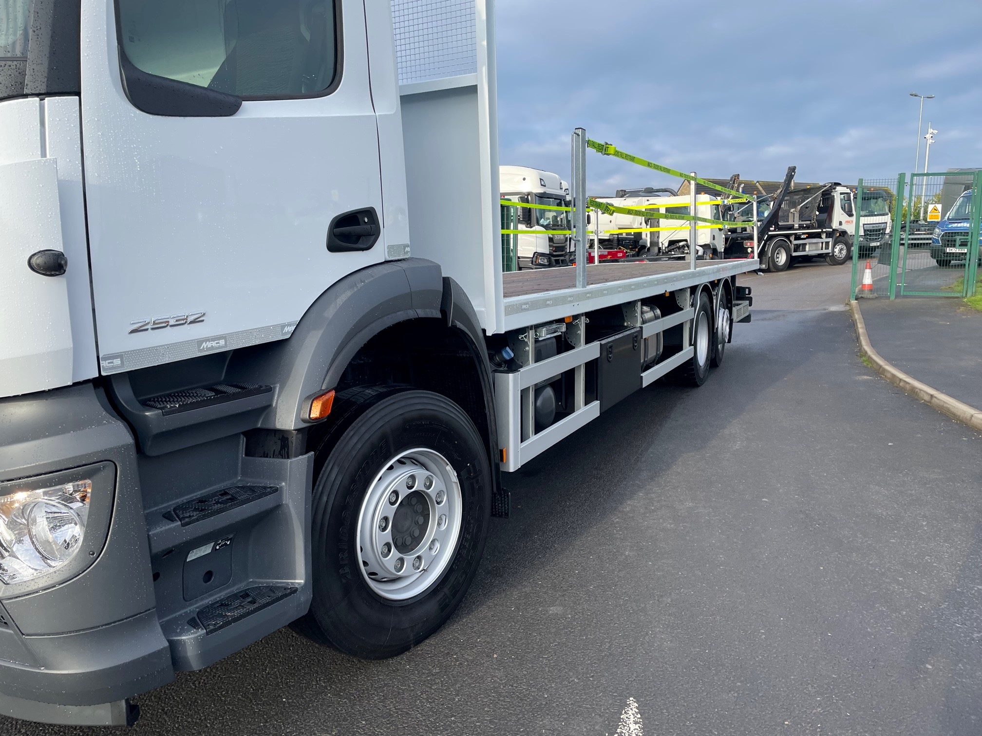 Mercedes (2026) AROCS 2532 6x2 Flatbed