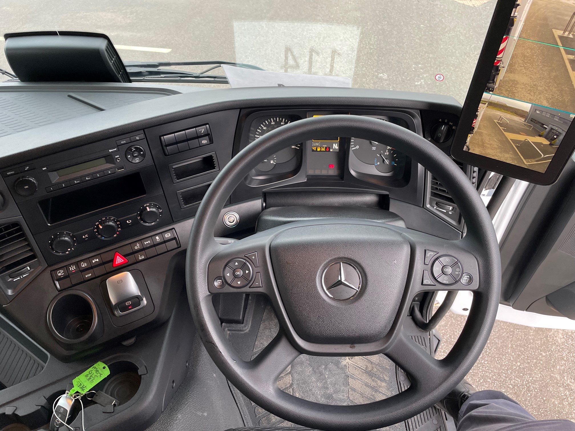 Mercedes (2025) Arocs 6x2 Builders Merchant