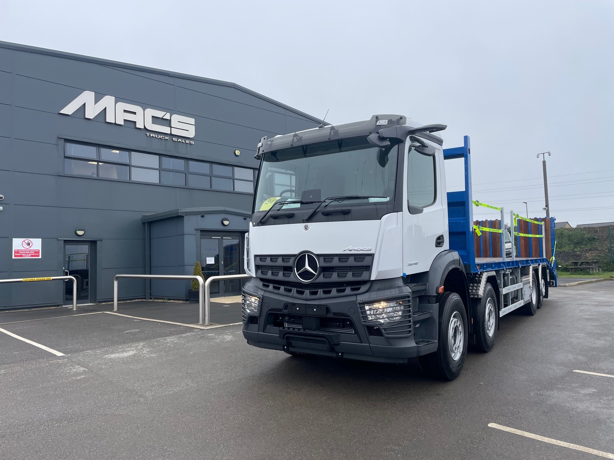 Mercedes (2026) Arocs 8x2 Beavertail