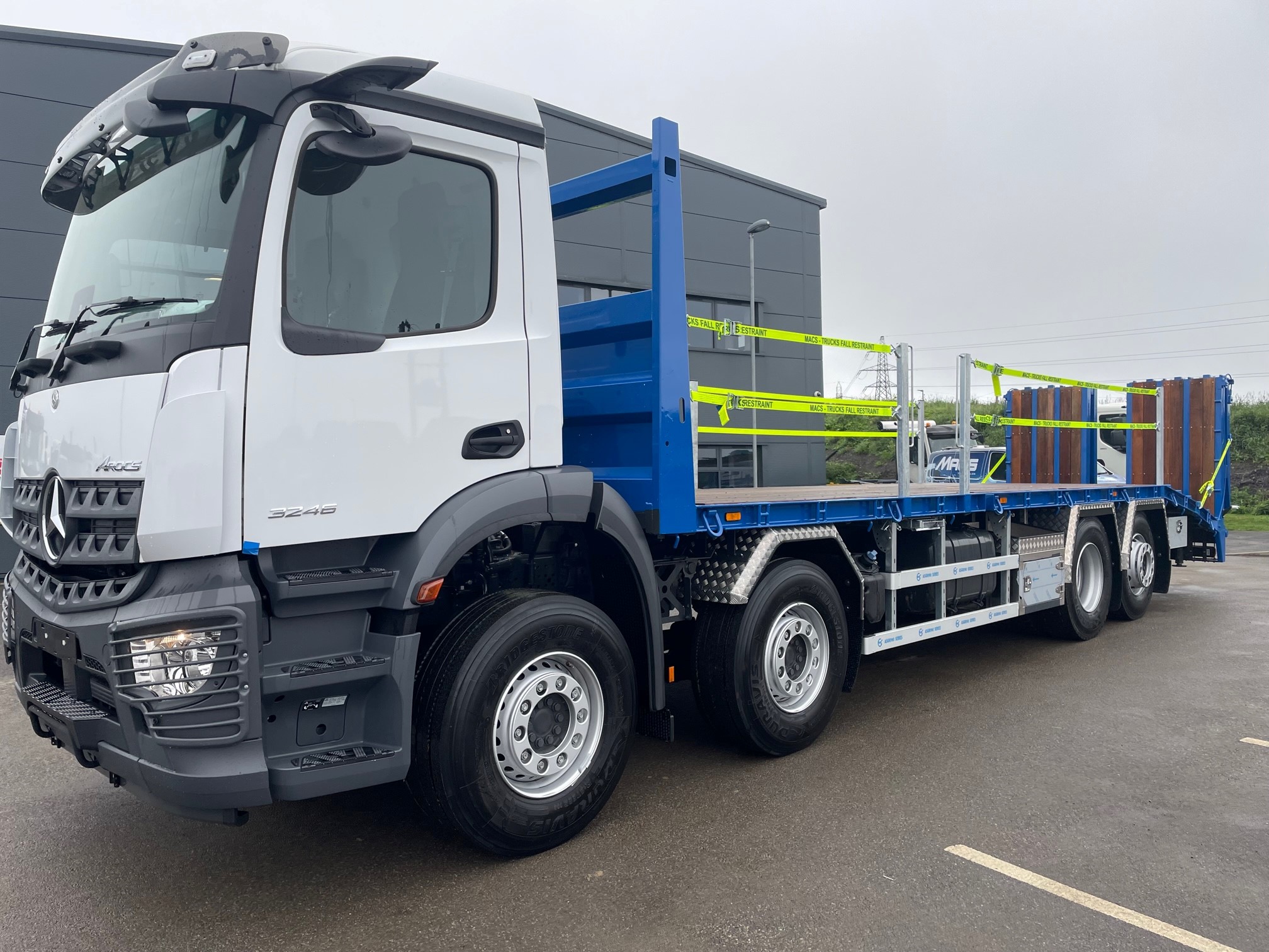 Mercedes (2025) Arocs 8x2 Beavertail