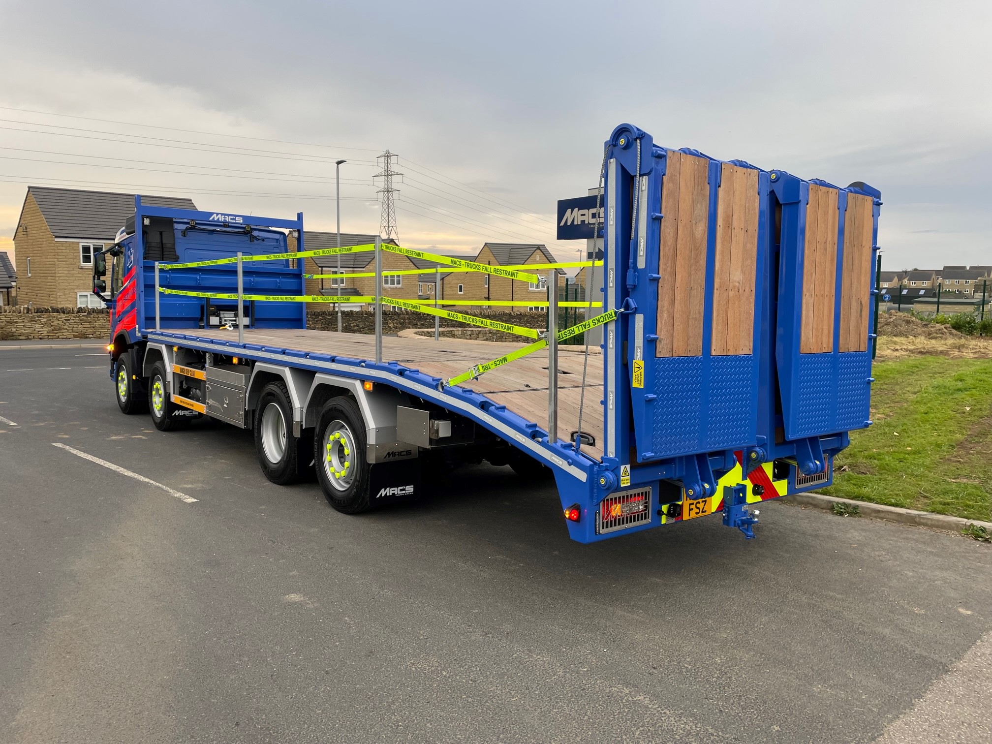 Mercedes (2026) 6x2 Sleeper Skip Loader Drawbar