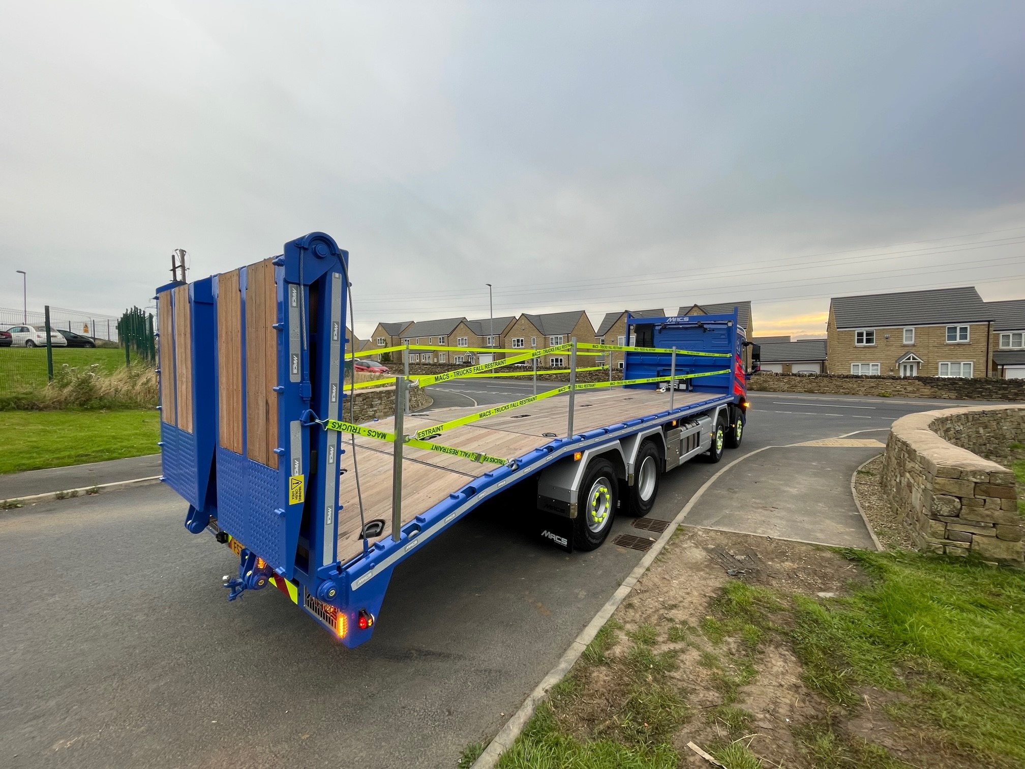 Mercedes (2026) 6x2 Sleeper Skip Loader Drawbar