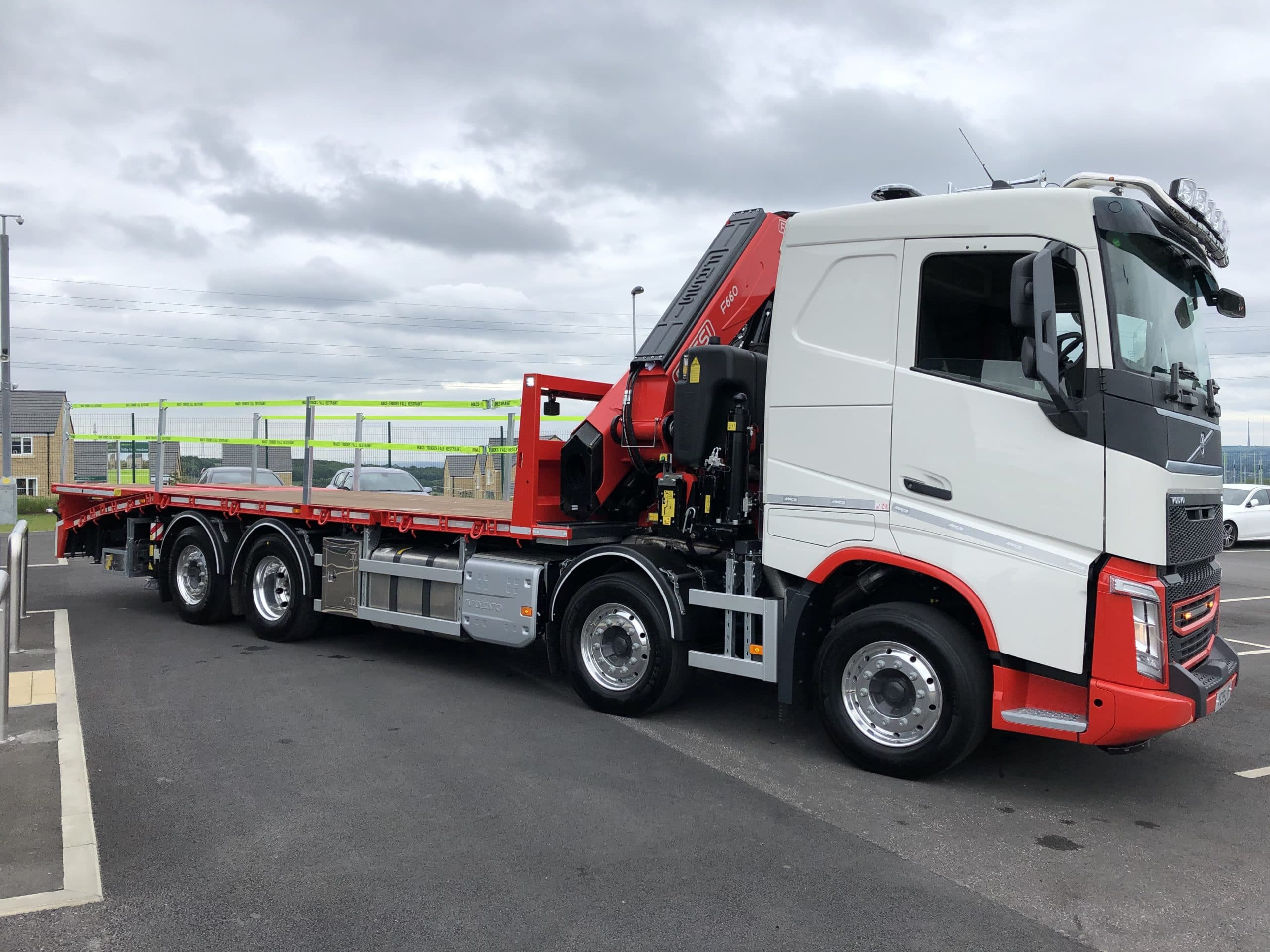 Volvo (2025) FH460 8x2 FASSI F660RA.2.26 Crane Mounted Rigid Cheesewedge