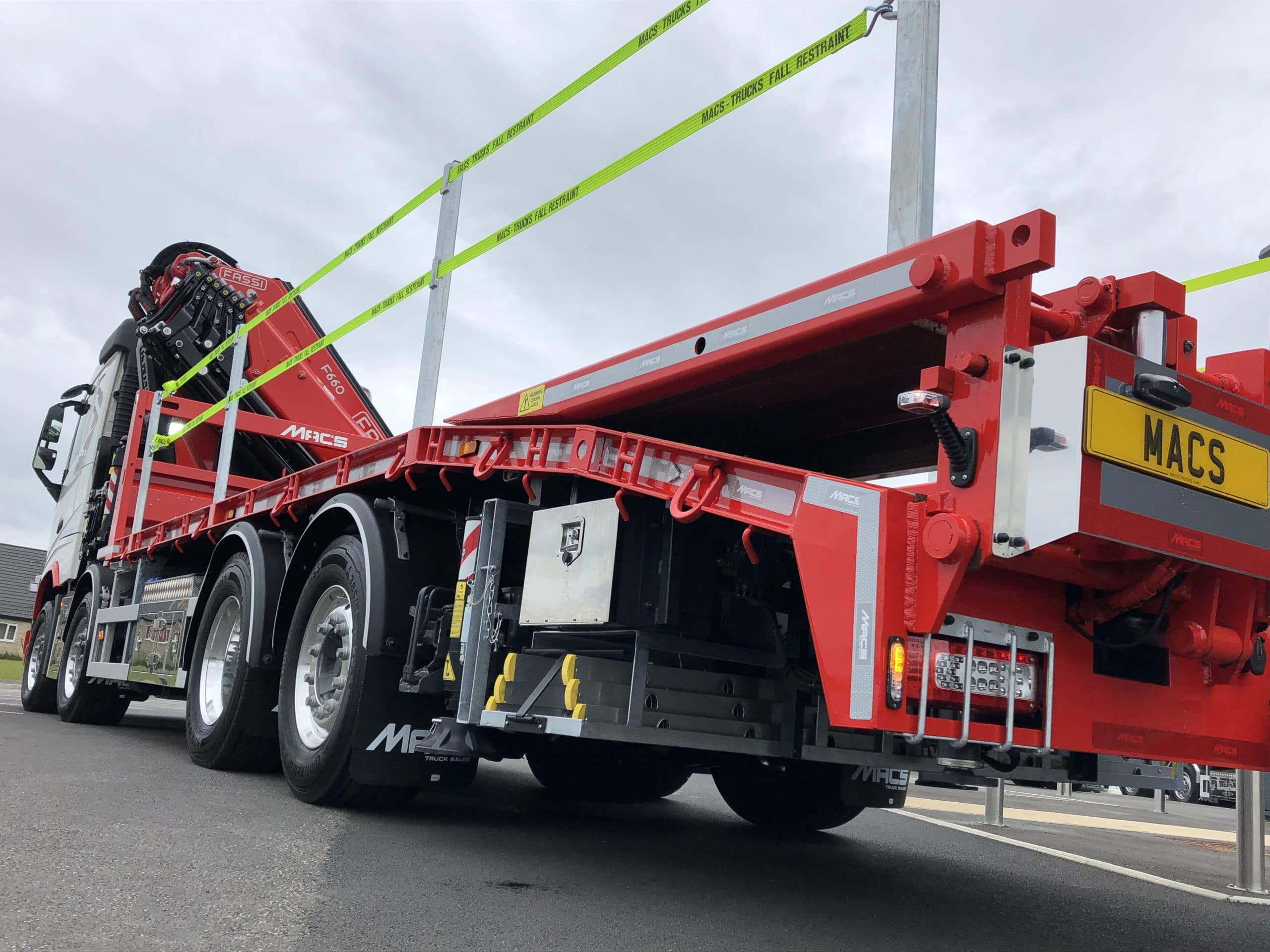 Volvo (2025) FH460 8x2 FASSI F660RA.2.26 Crane Mounted Rigid Cheesewedge