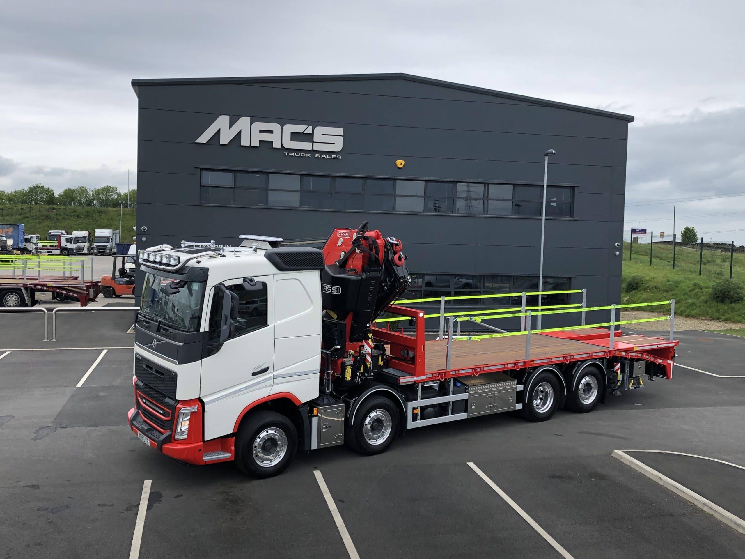 Volvo (2025) FH460 8x2 FASSI F660RA.2.26 Crane Mounted Rigid Cheesewedge