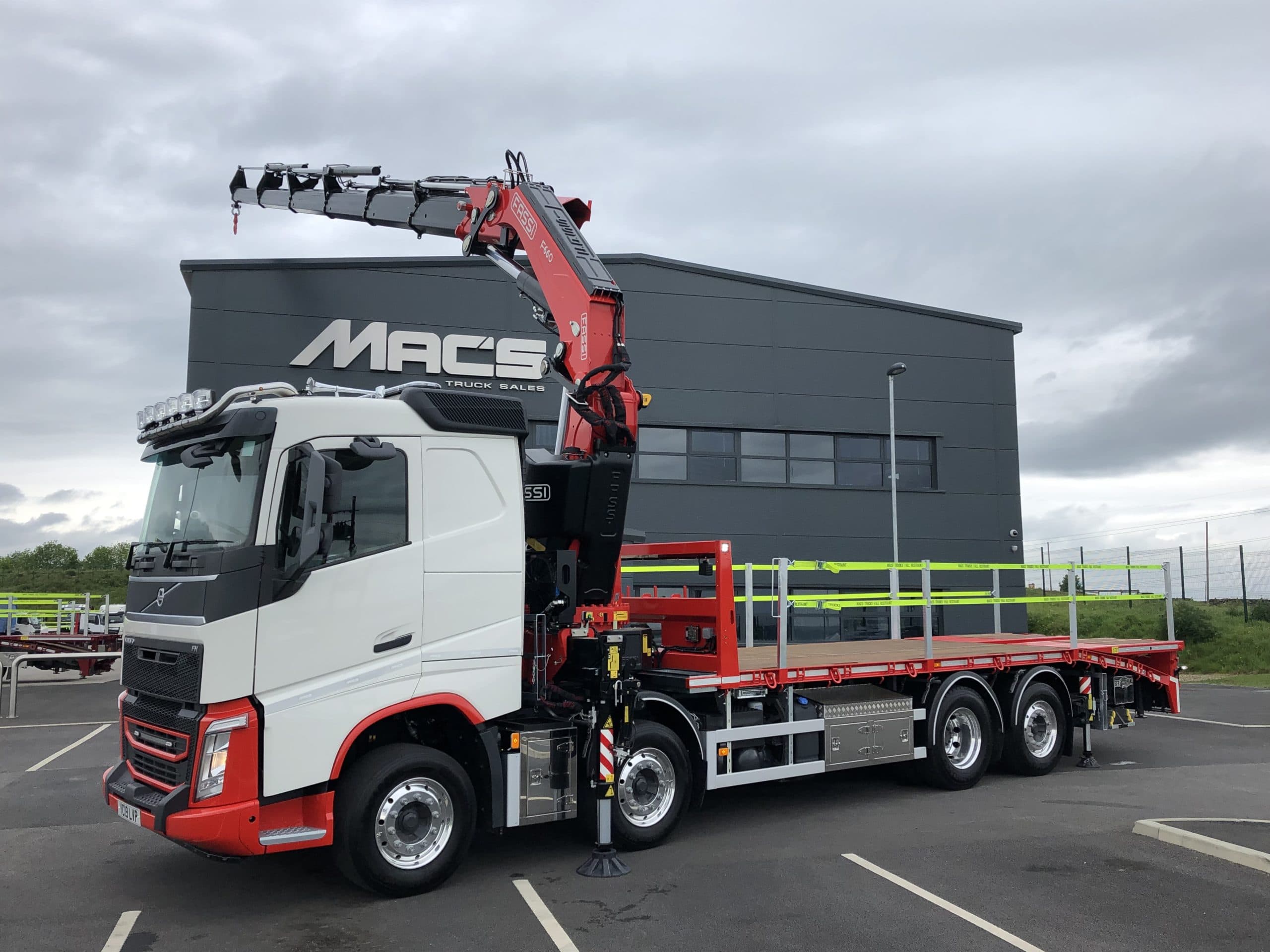 Volvo (2025) FH460 8x2 FASSI F660RA.2.26 Crane Mounted Rigid Cheesewedge