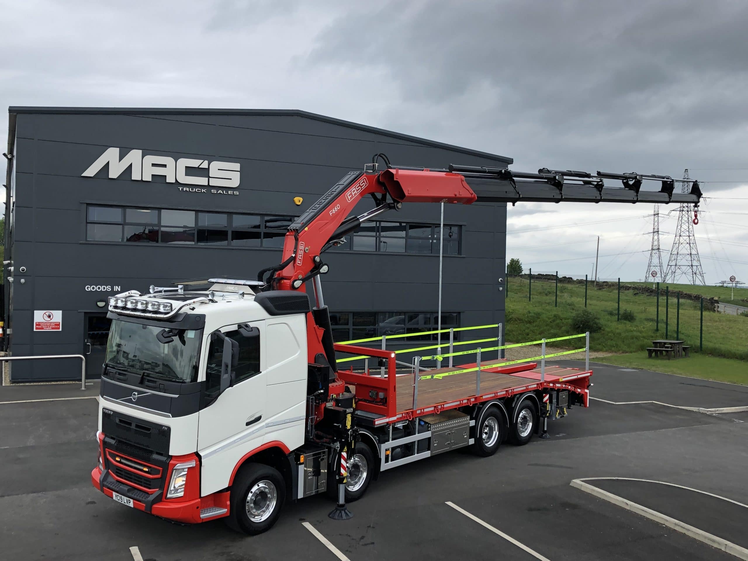 Volvo (2025) FH460 8x2 FASSI F660RA.2.26 Crane Mounted Rigid Cheesewedge