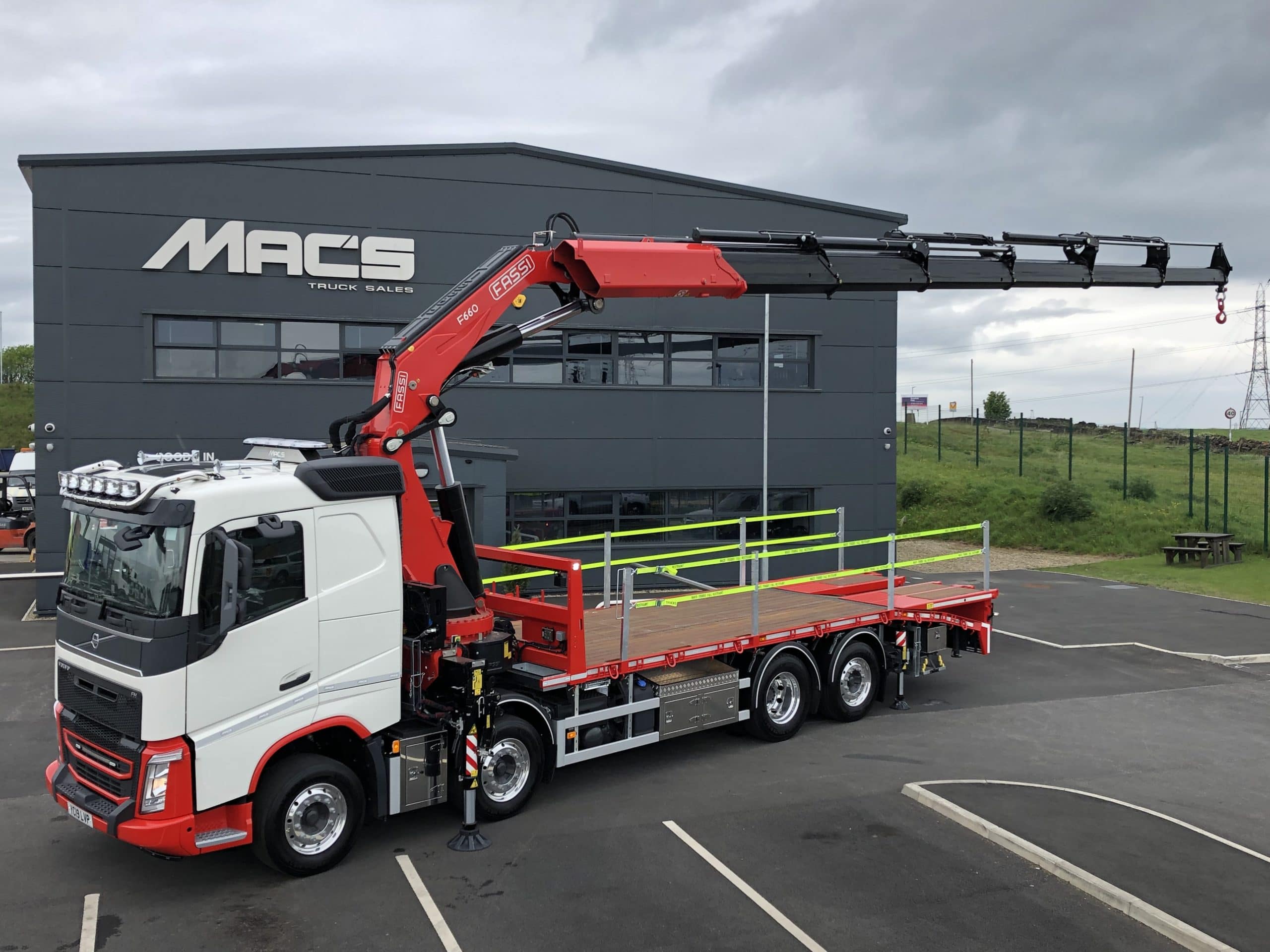 Volvo (2025) FH460 8x2 FASSI F660RA.2.26 Crane Mounted Rigid Cheesewedge