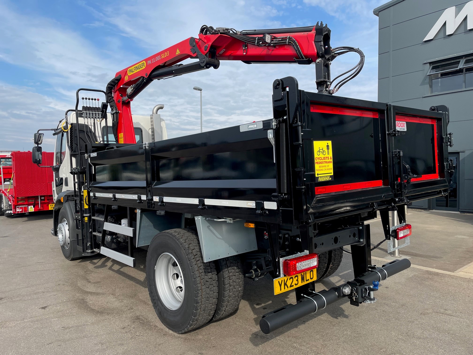 Volvo (2025) 18T Tipper Grab