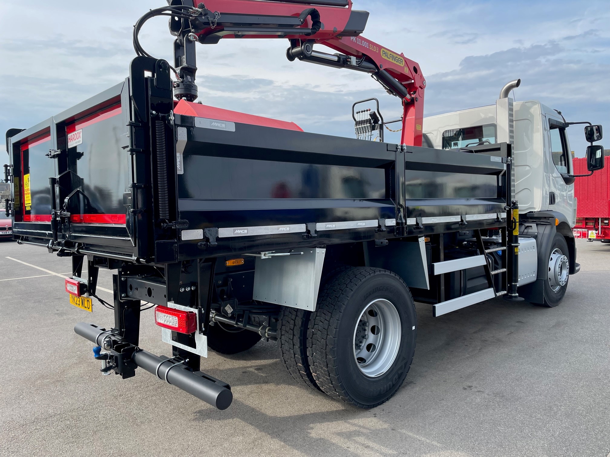 Volvo (2025) 18T Tipper Grab