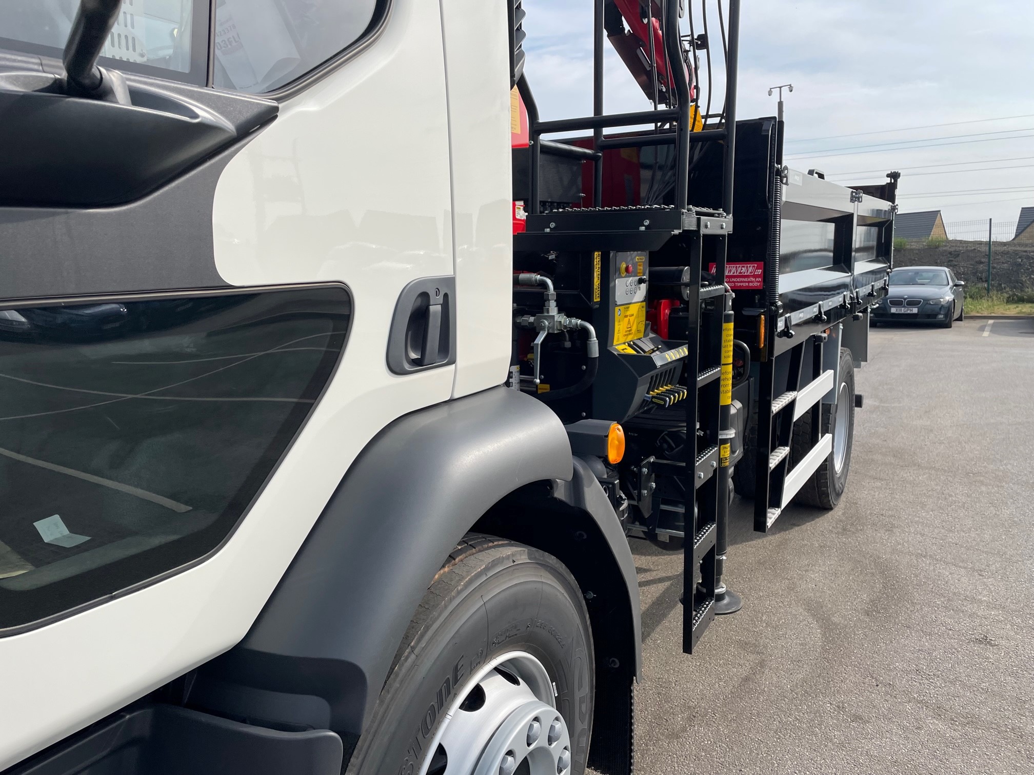 Volvo (2025) 18T Tipper Grab