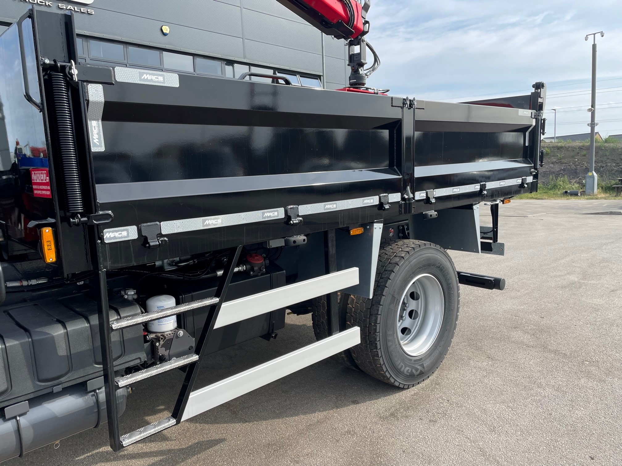 Volvo (2025) 18T Tipper Grab