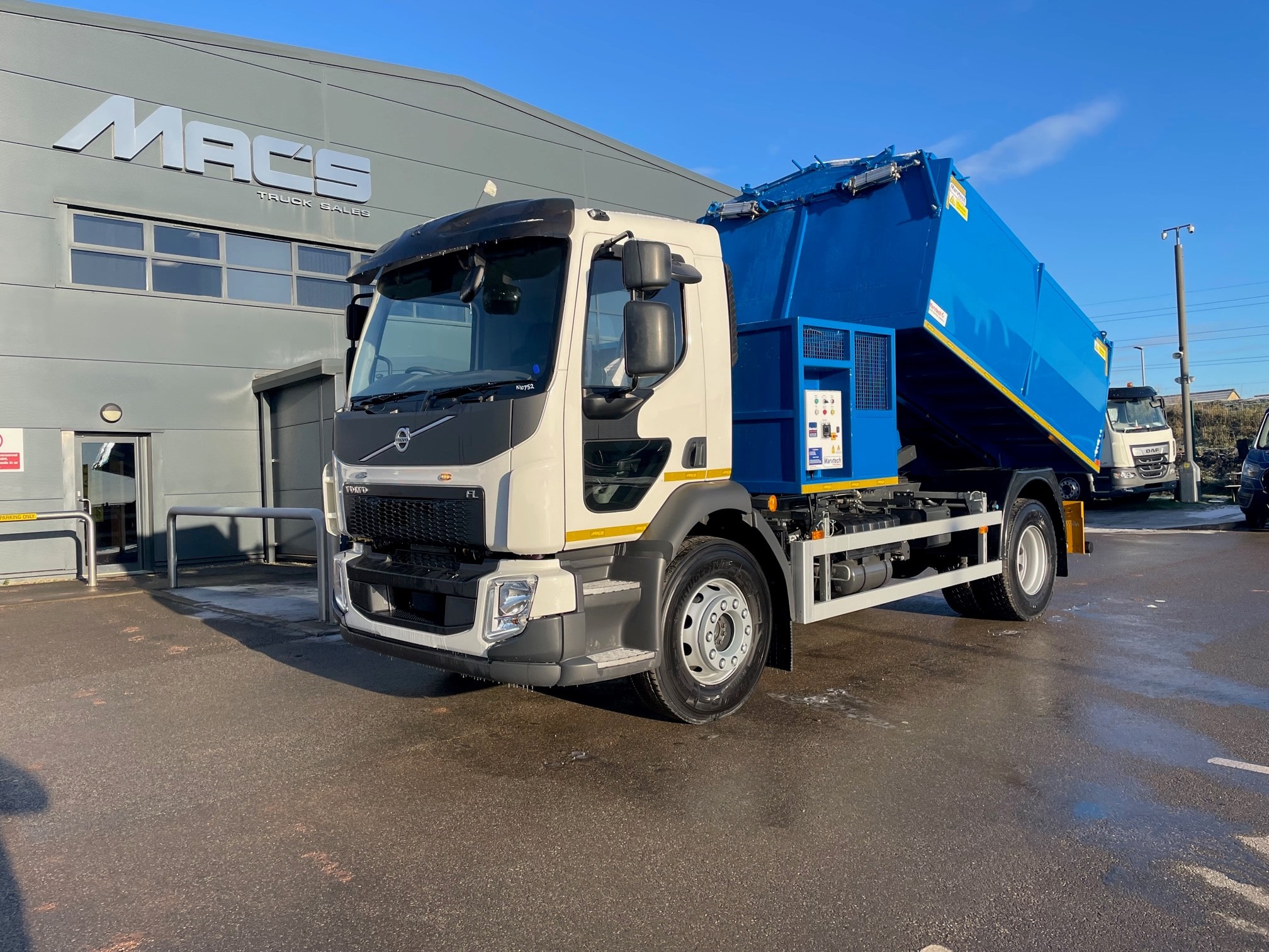 Volvo (2026) 18T Tipping Hotbox