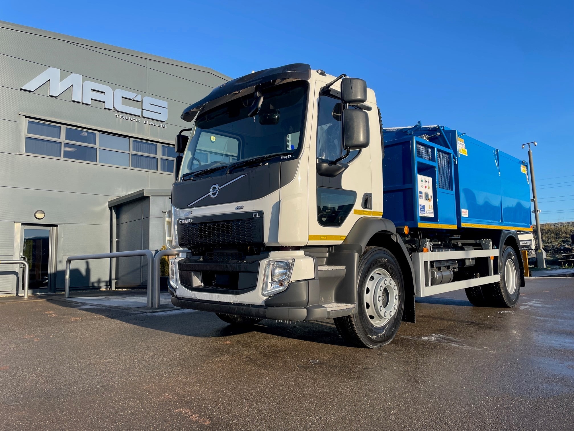 Volvo (2025) 18T Tipping Hotbox