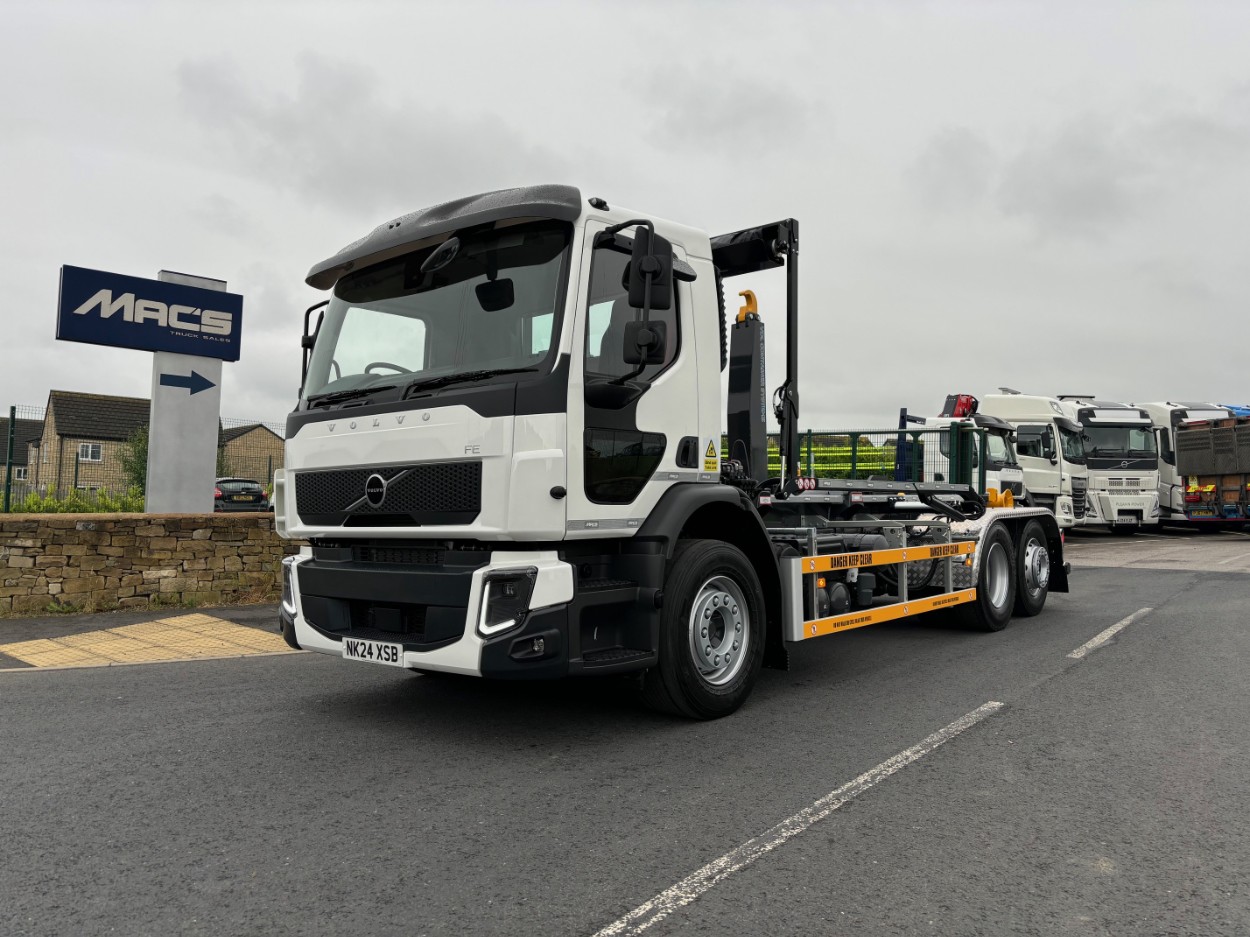 VOLVO (2026) FE320 6x2 HOOKLOADER