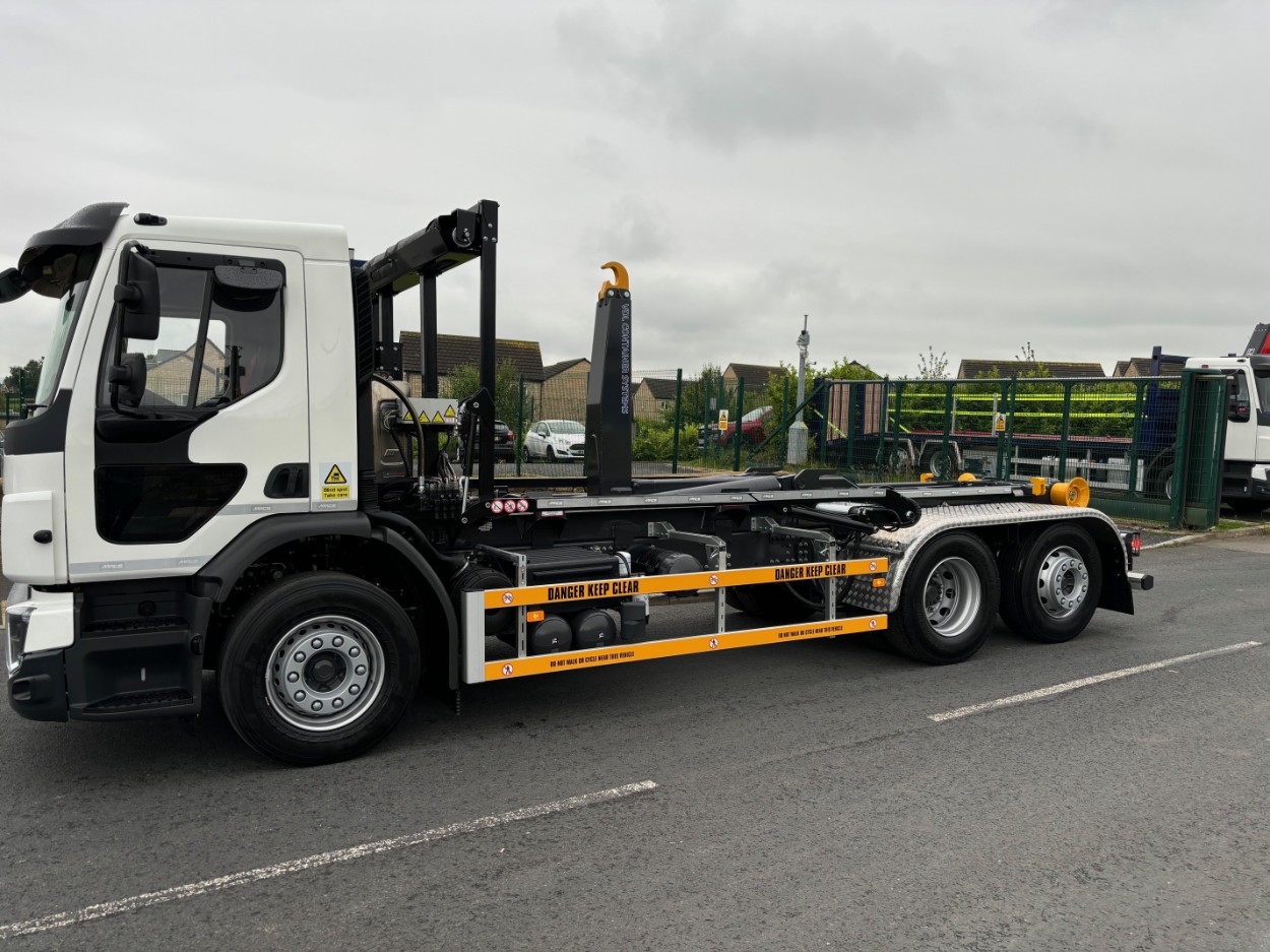 VOLVO (2026) FE320 6x2 HOOKLOADER