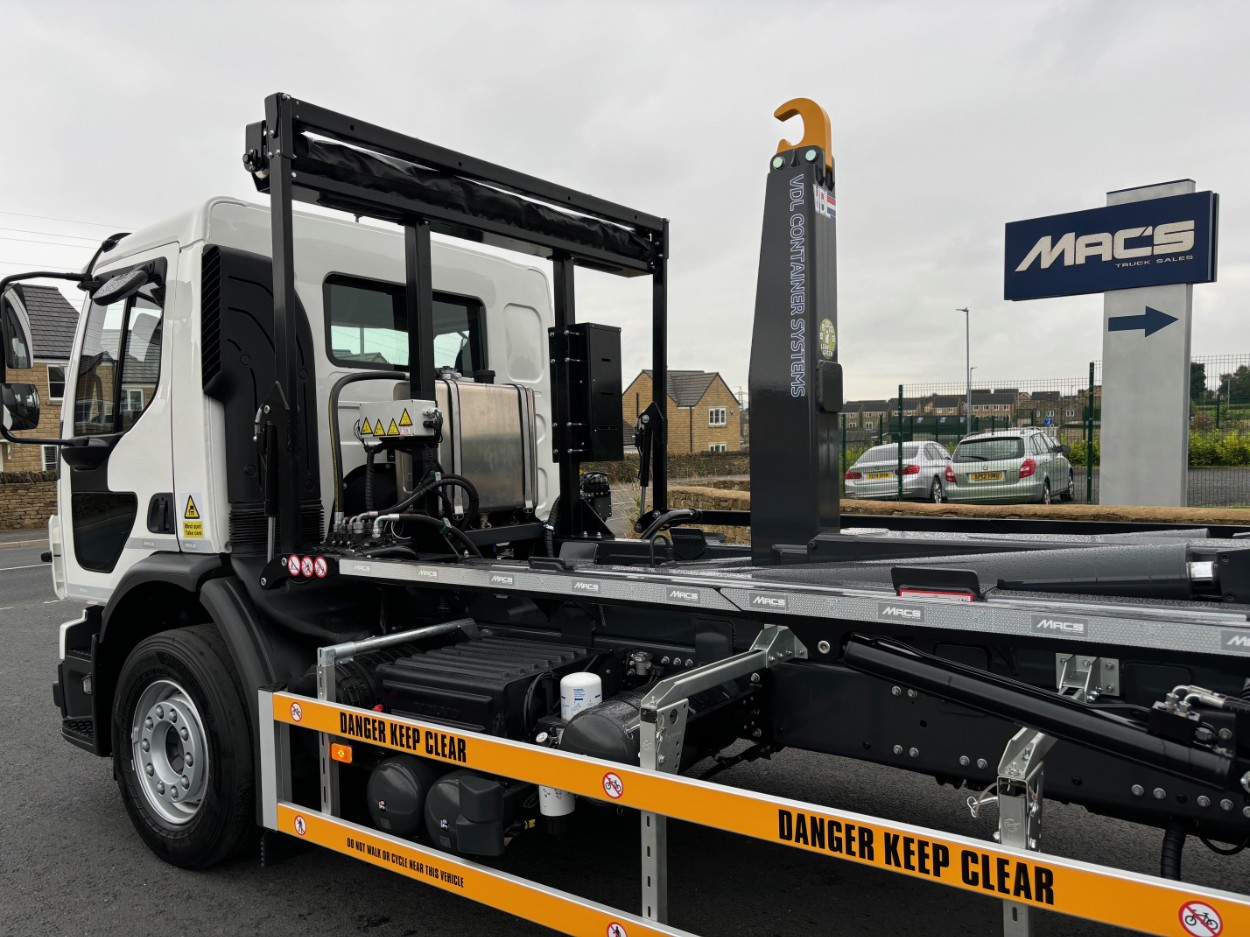 VOLVO (2026) FE320 6x2 HOOKLOADER