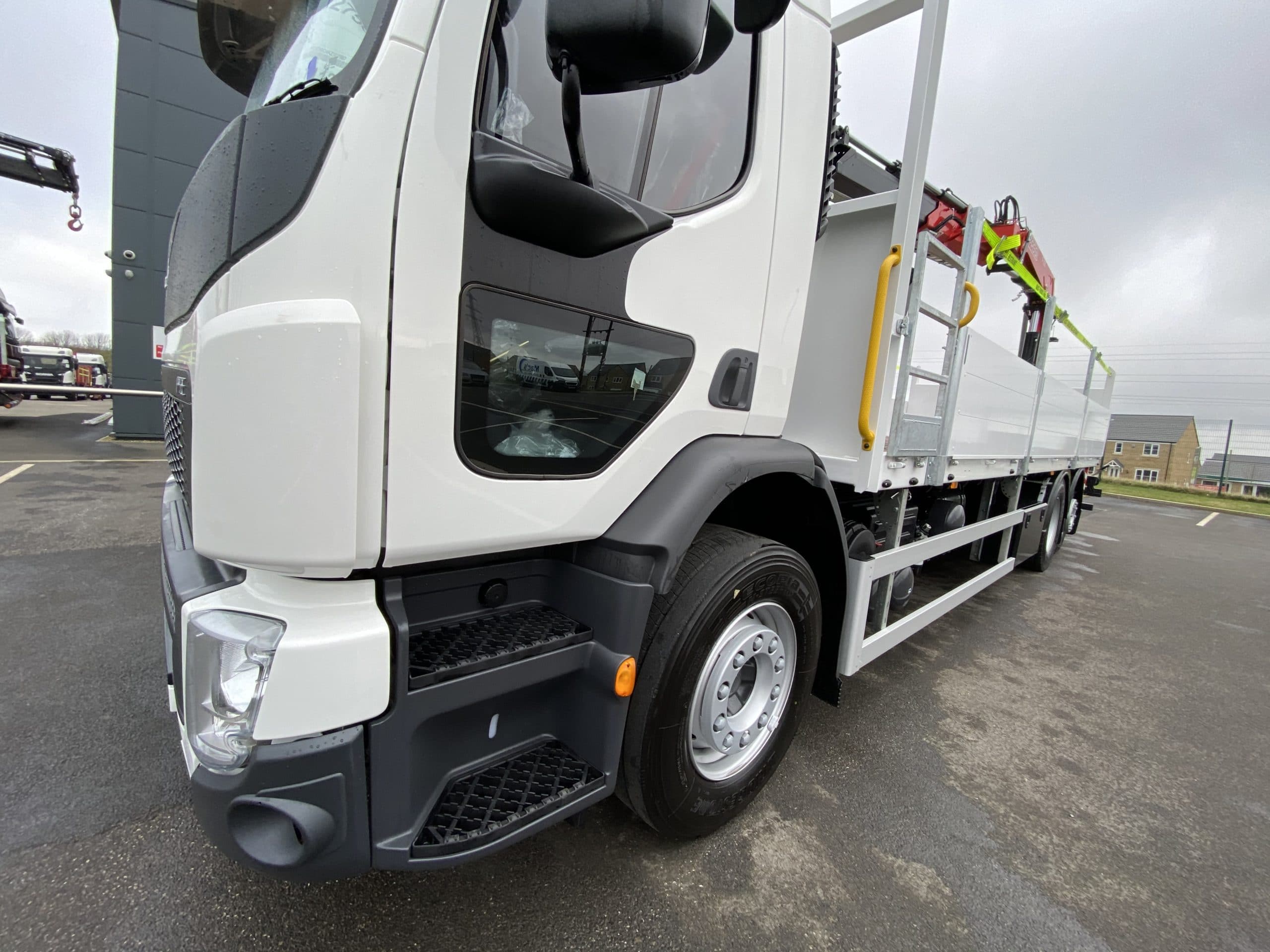 Volvo (2026) FE320 6x2 FASSI 155A2.22 Dropside Body